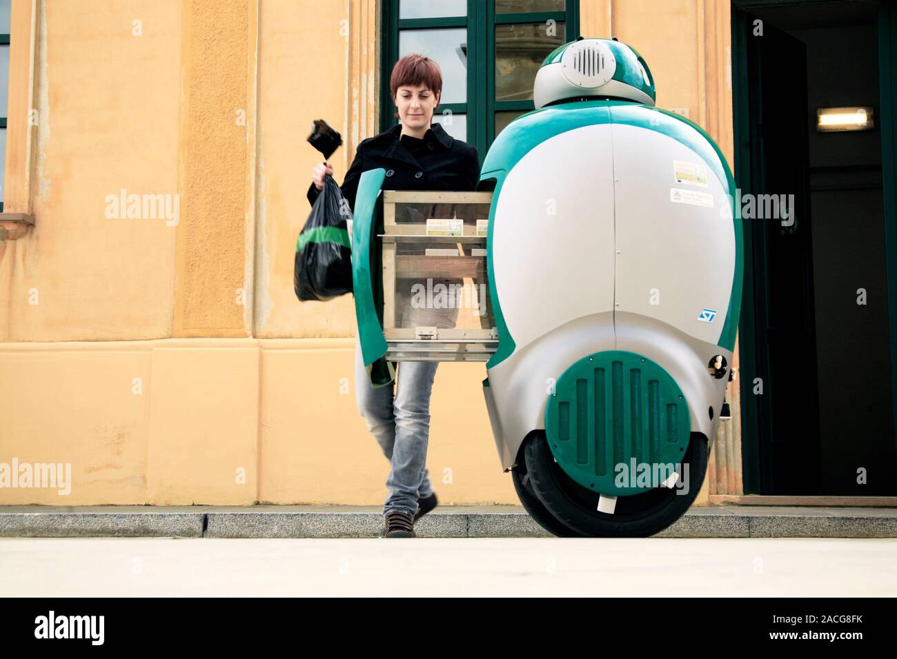 La collecte des ordures. robot DustBot DustBot est un robot à roulettes ...