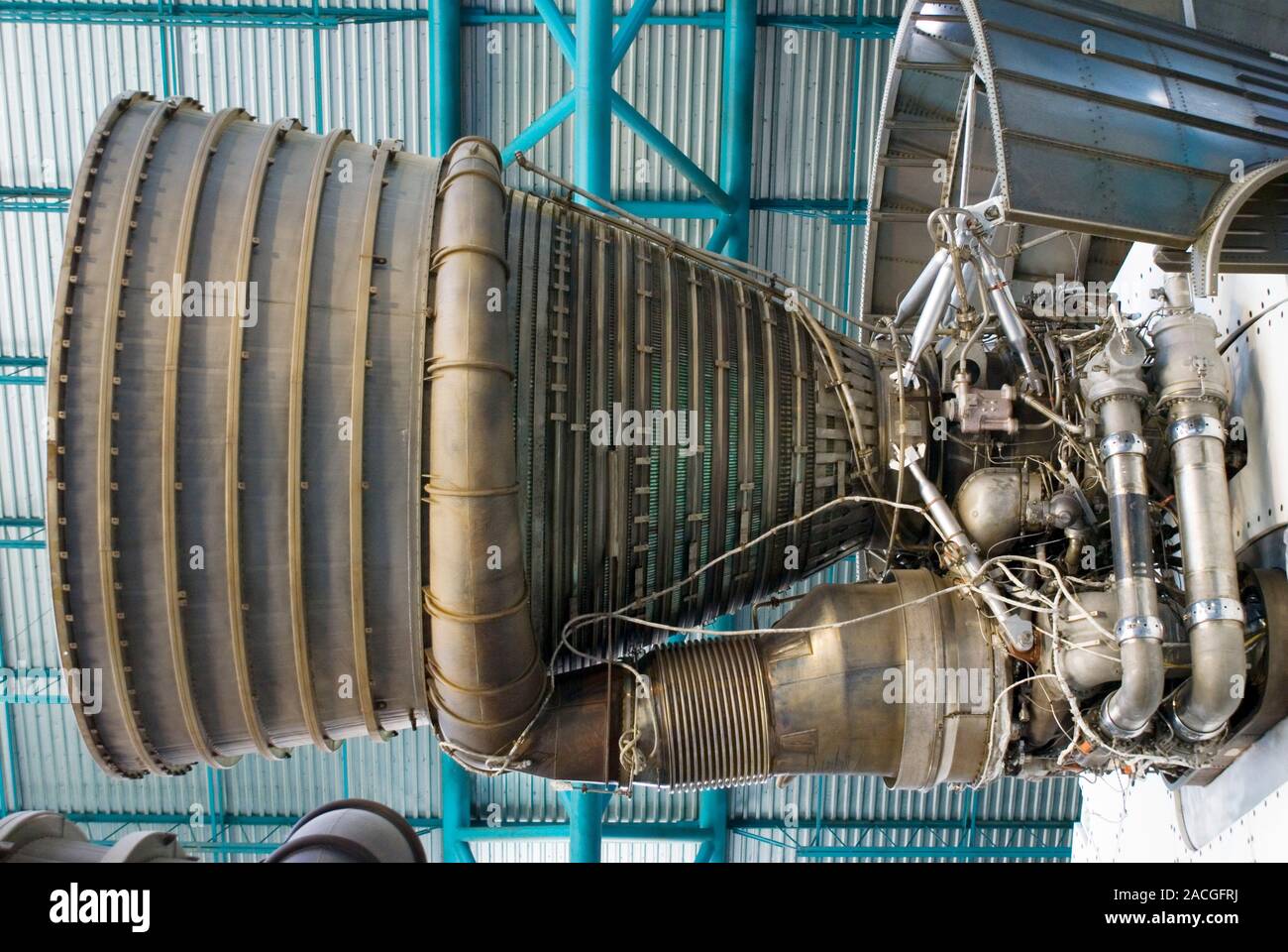 Moteur de F1 sur la fusée Saturn V dans l'Apollo/Saturn V Center, au ...