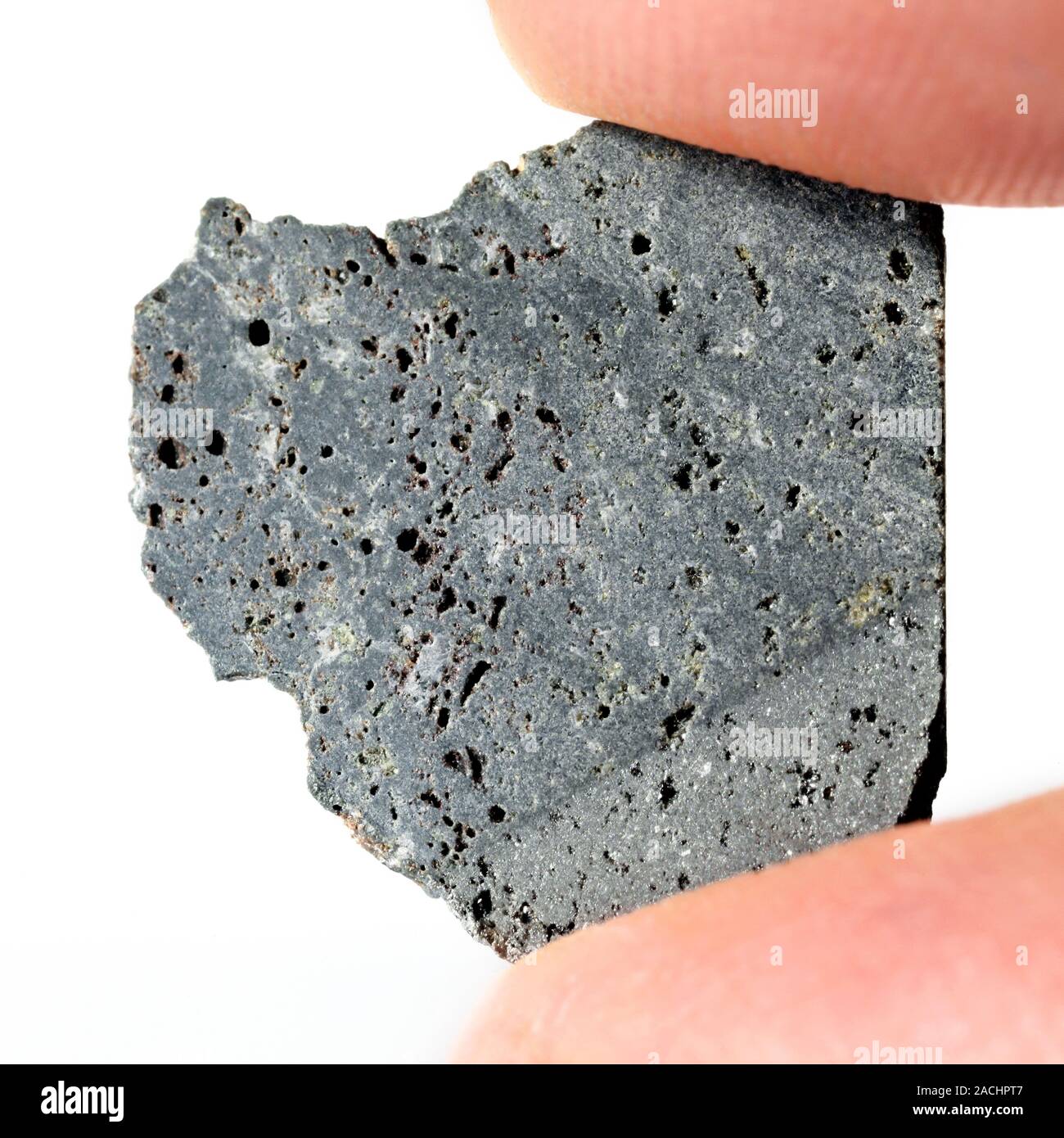 Apollo 17 lunar échantillon de basalte. Les zones sombres visibles sur ...