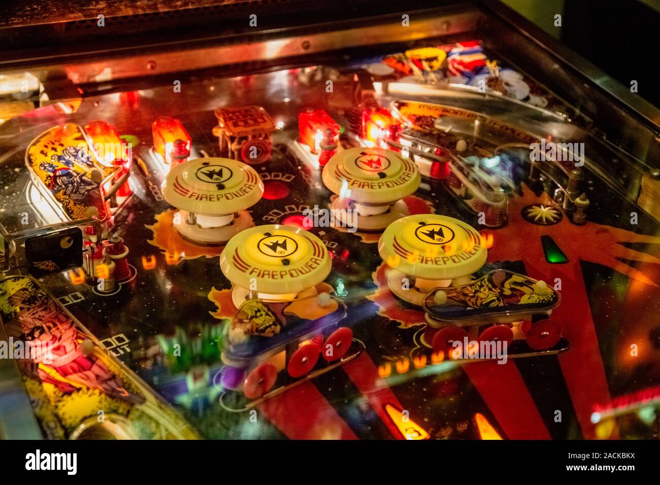 Vintage retro pinball machine Banque de photographies et d’images à ...