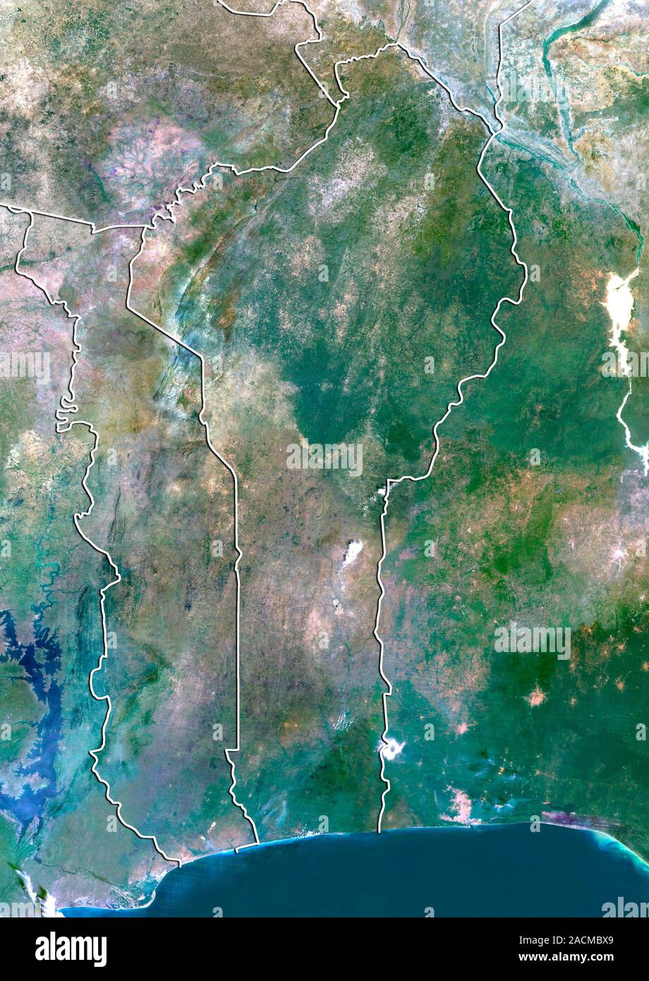 Le Bénin, image satellite. Le Nord est en haut. Couleur naturelle Image ...