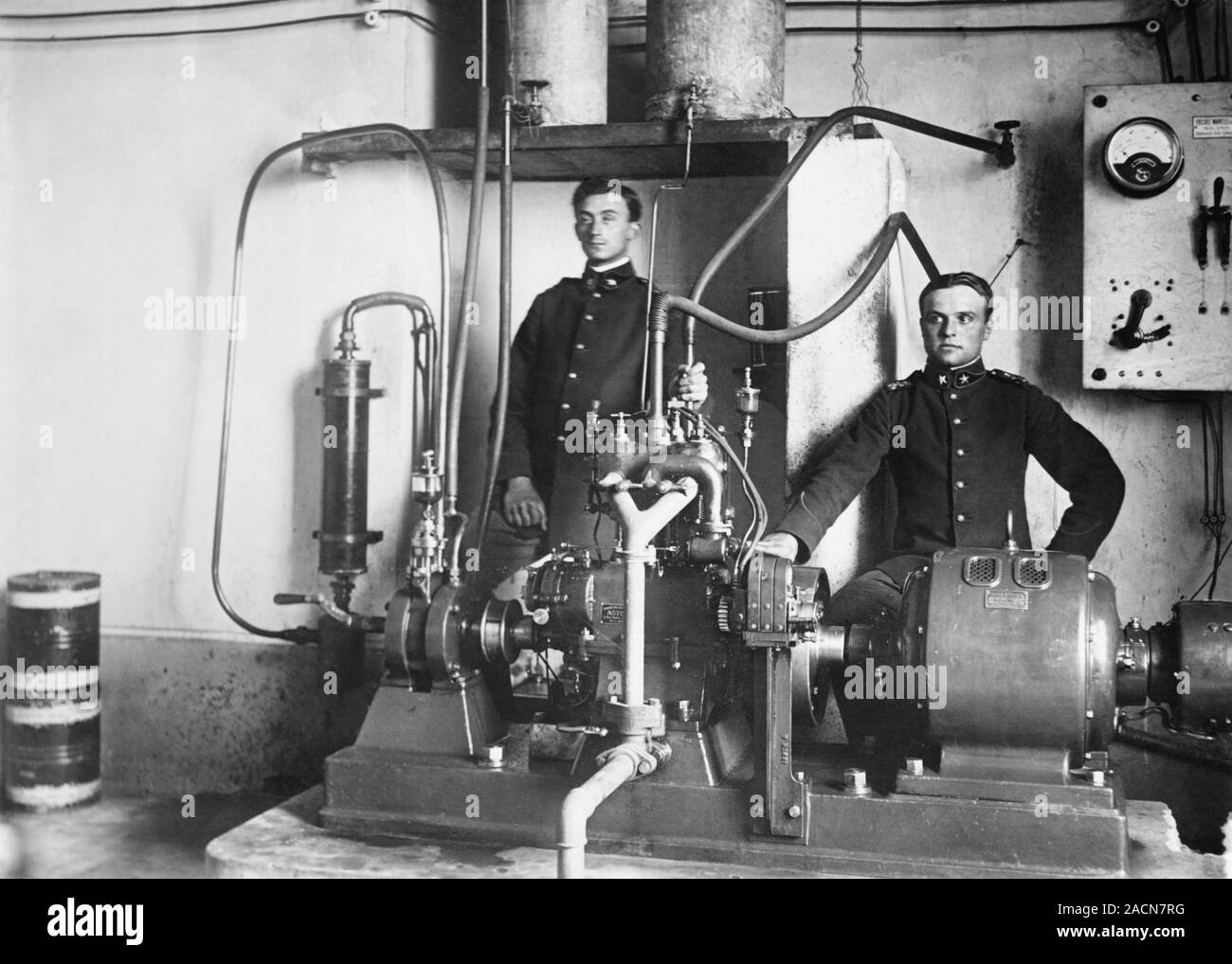 Sans fil d'iconograph Bernocchi. Francesco de Bernocchi (au centre ...