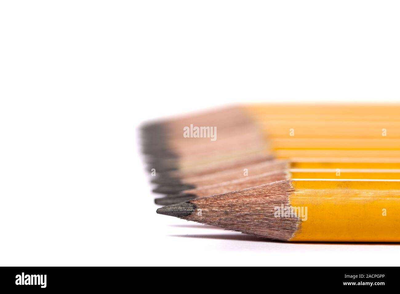 Crayons jaunes Banque de photographies et d’images à haute résolution - Alamy