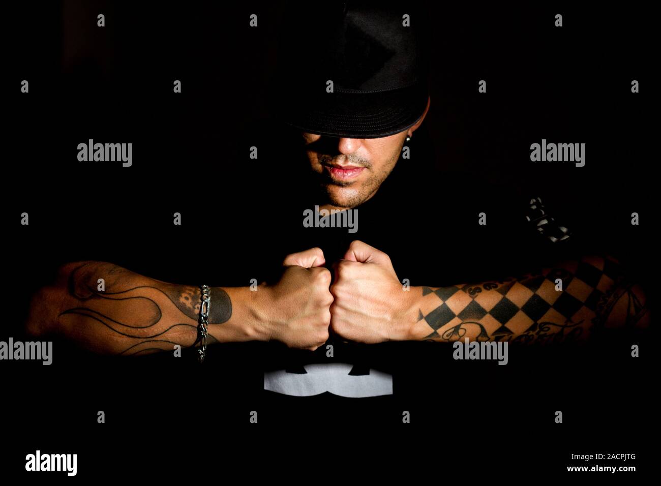 Ombre masculine Banque de photographies et d’images à haute résolution - Alamy