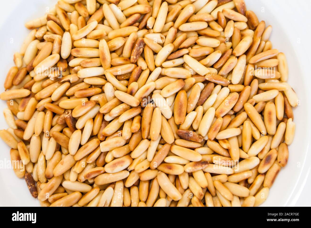 Pignon ou noix de pin Banque de photographies et d’images à haute ...