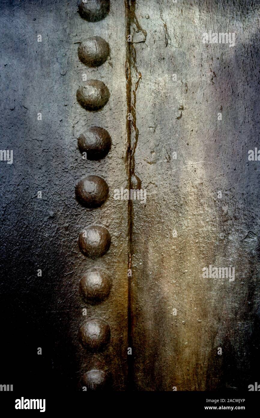 Metal plate with rivets Banque de photographies et d’images à haute ...