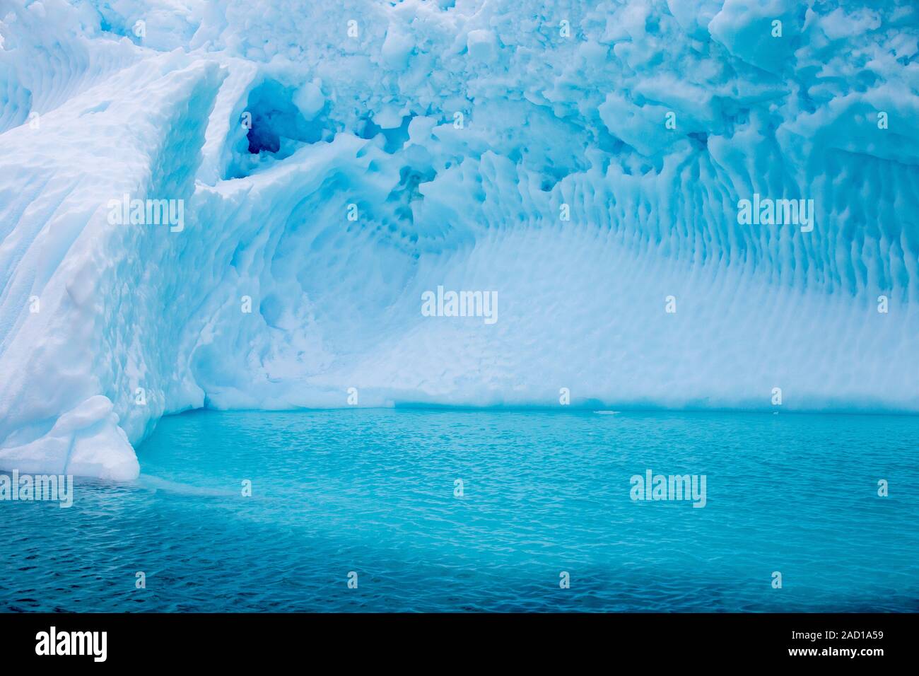 Les icebergs au large de Curverville île sur la péninsule antarctique ...