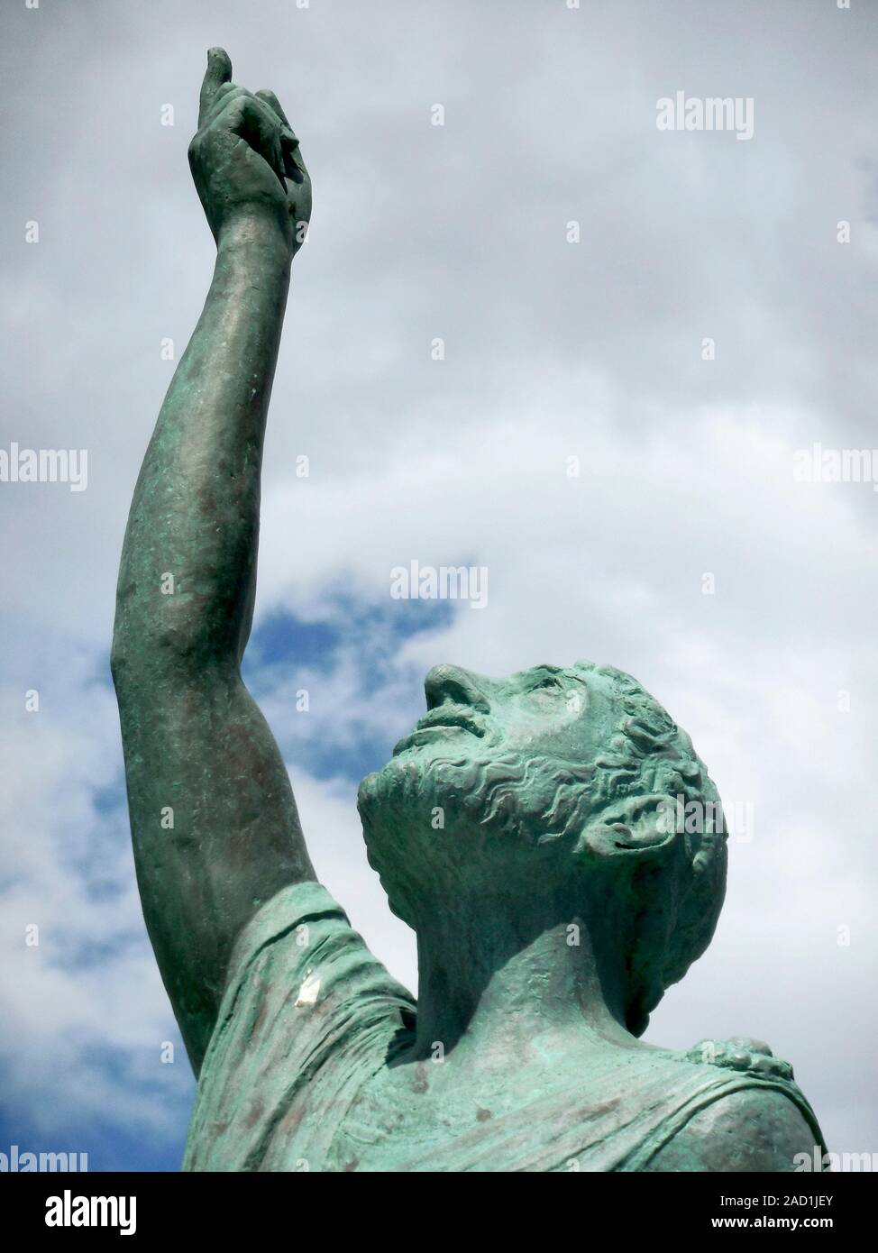 Monument de Pythagore. Vue d'une statue de l'ancien philosophe et ...