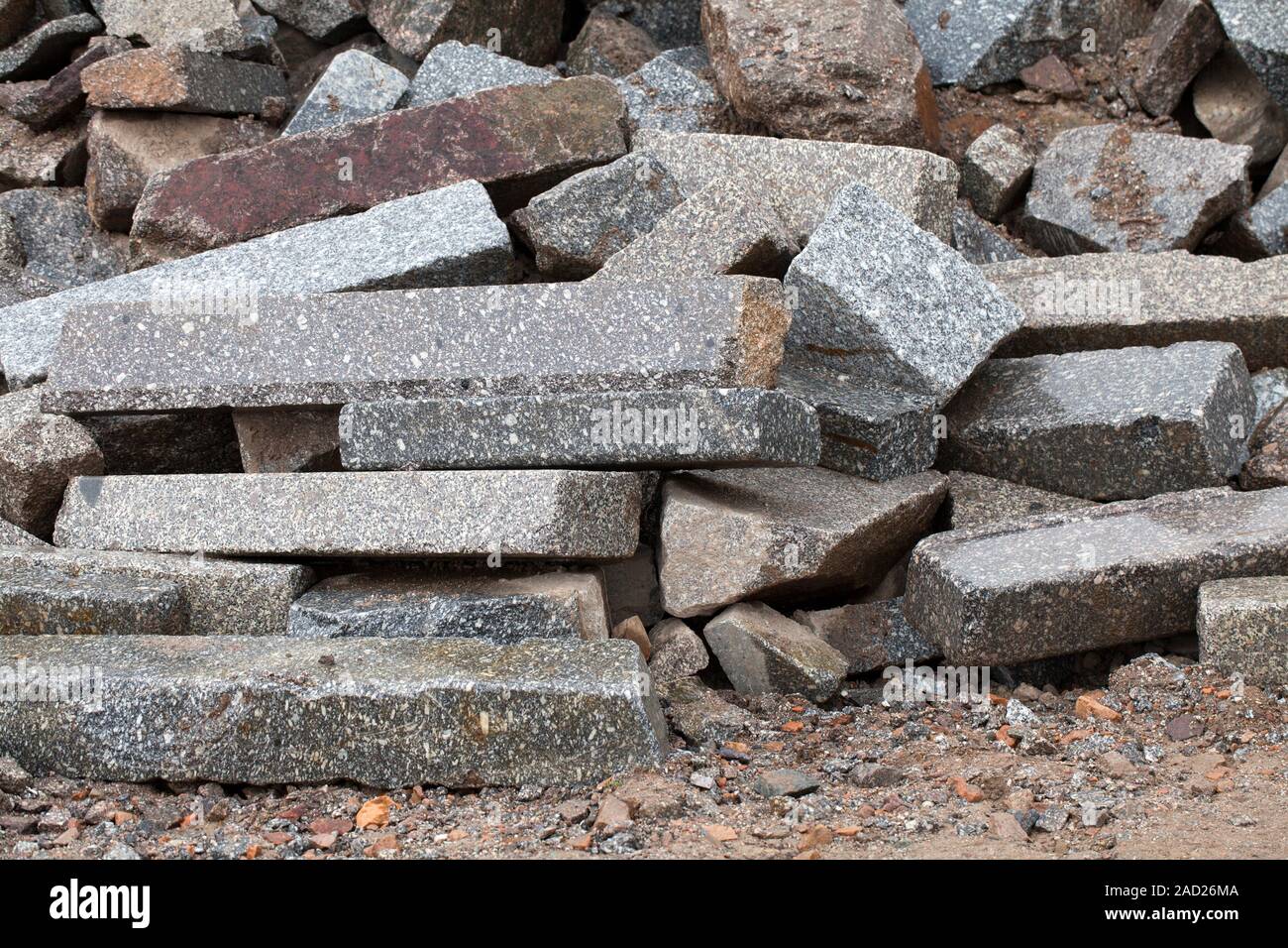 Les dalles et blocs de granit sculpté en partie et a travaillé en ...