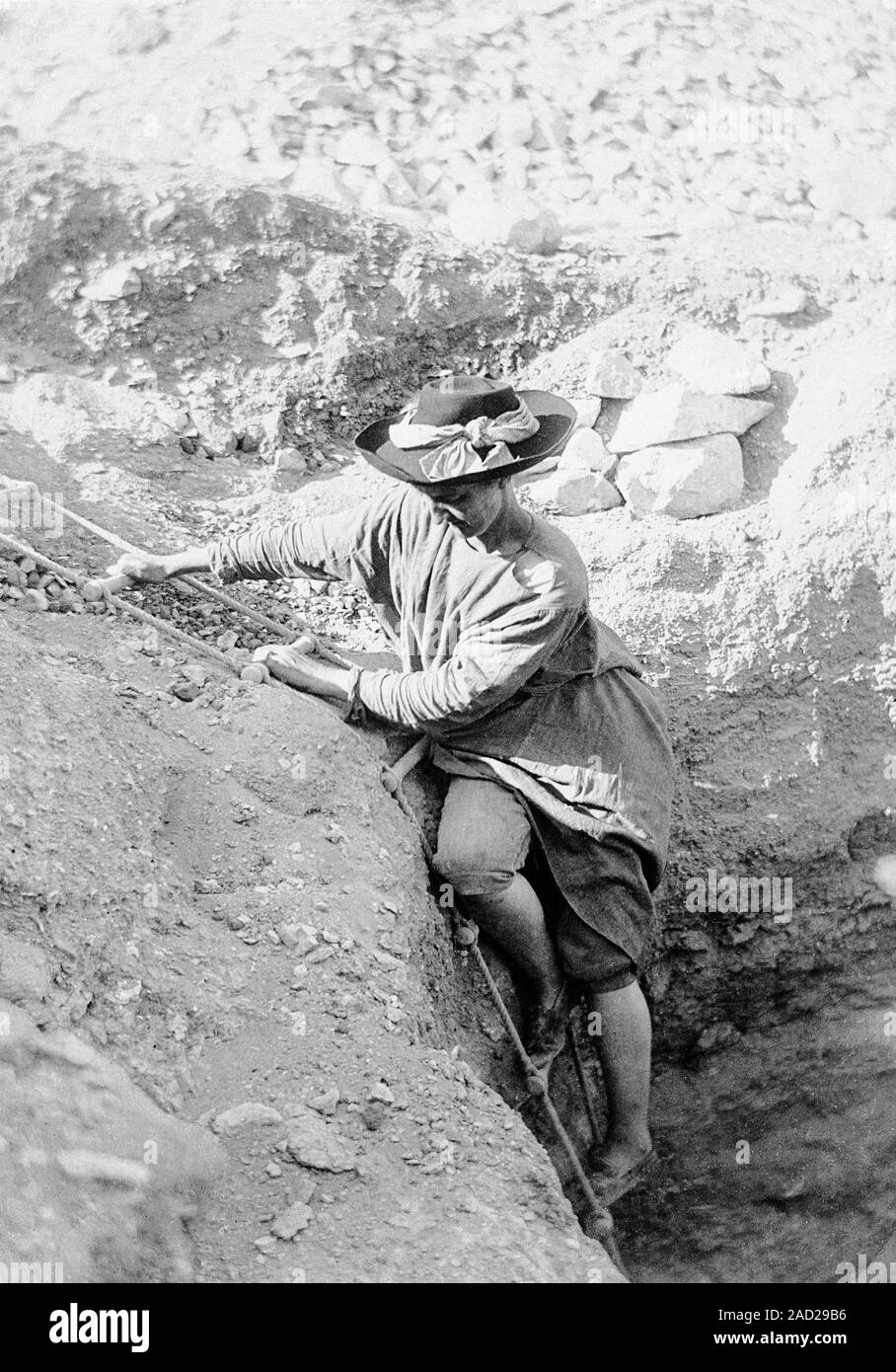 Hilda Mary Isabel Petrie (1871-1957), archéologue et égyptologue ...