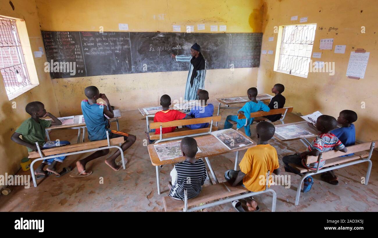 Les enfants de l'école, au Sénégal. Les enfants pendant un cours dans ...