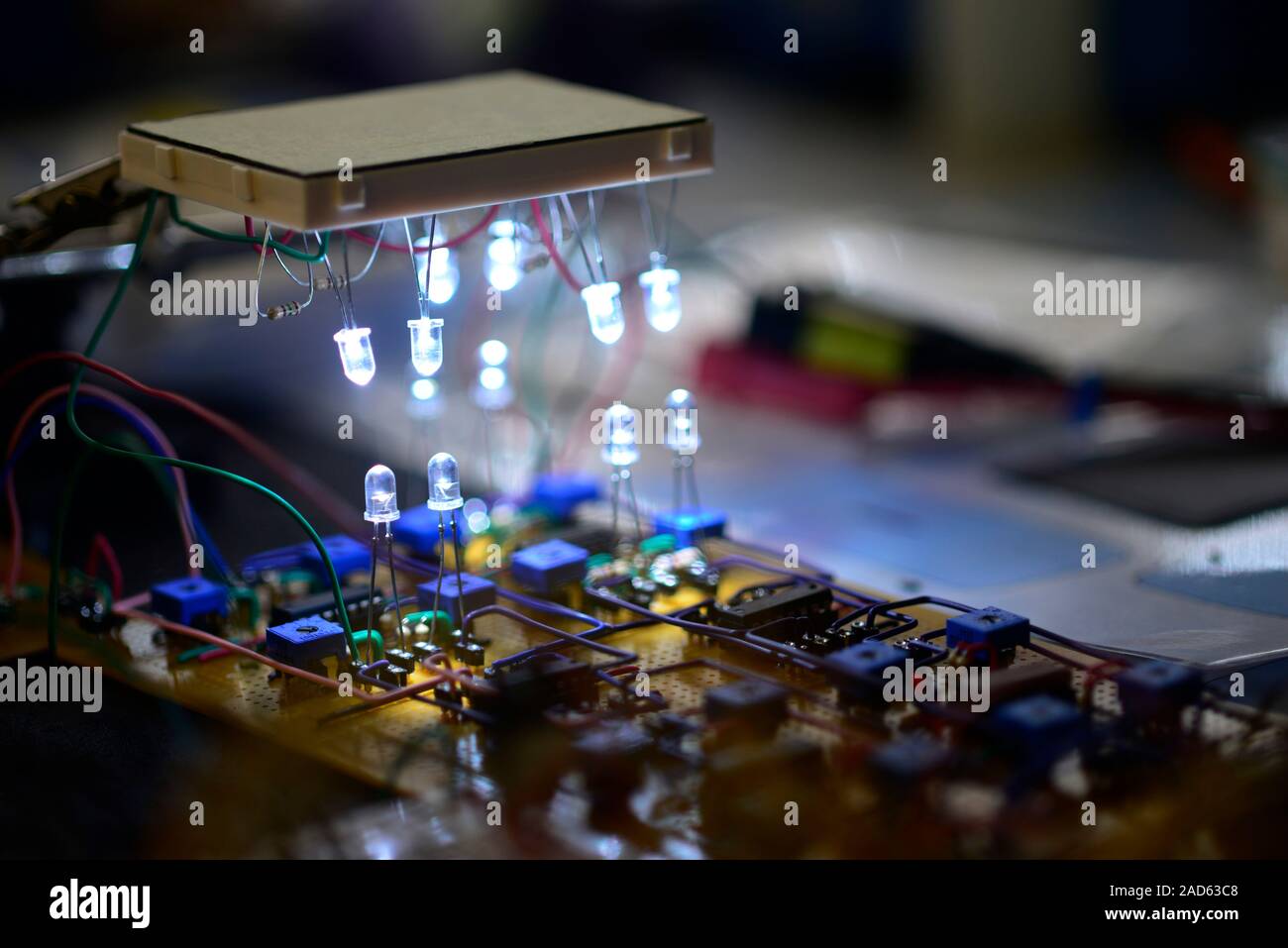 Machine à écrire en braille. Les LED (light emitting diodes) et d ...