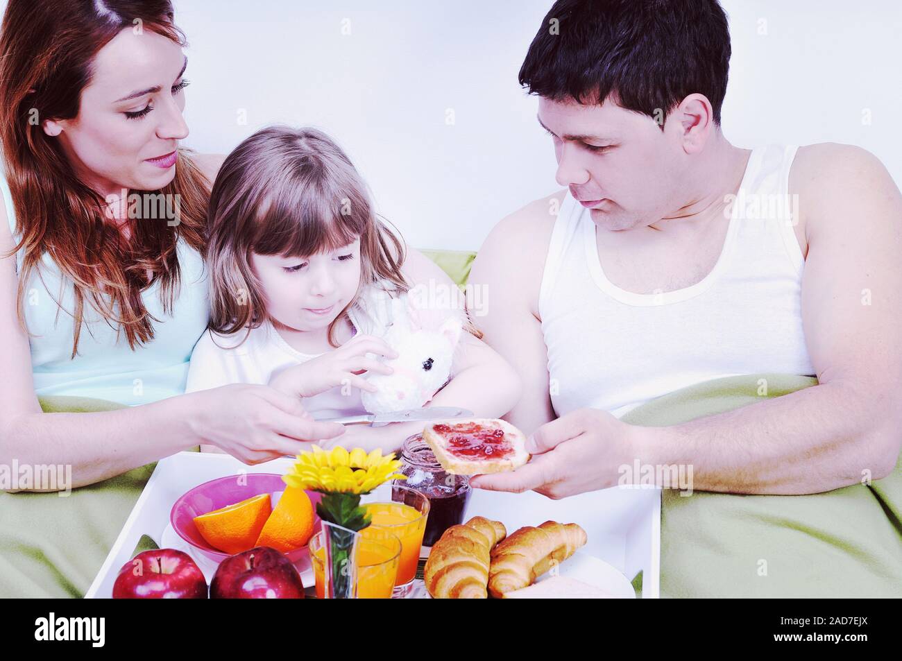 Petit déjeuner au lit pour maman Banque de photographies et d’images à ...