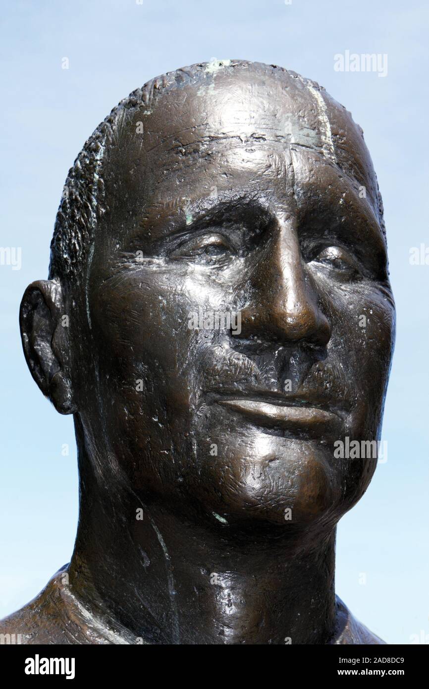 Bertolt brecht statue Banque de photographies et d’images à haute ...