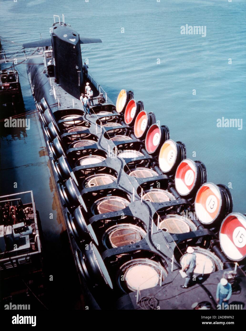 USS Sam Rayburn. La méthode ouverte de tubes pour missiles Polaris à ...
