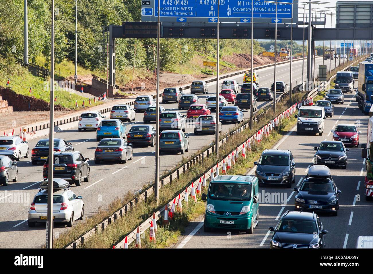 Les bouchons sur l'autoroute M1 dans les East Midlands causés par les ...