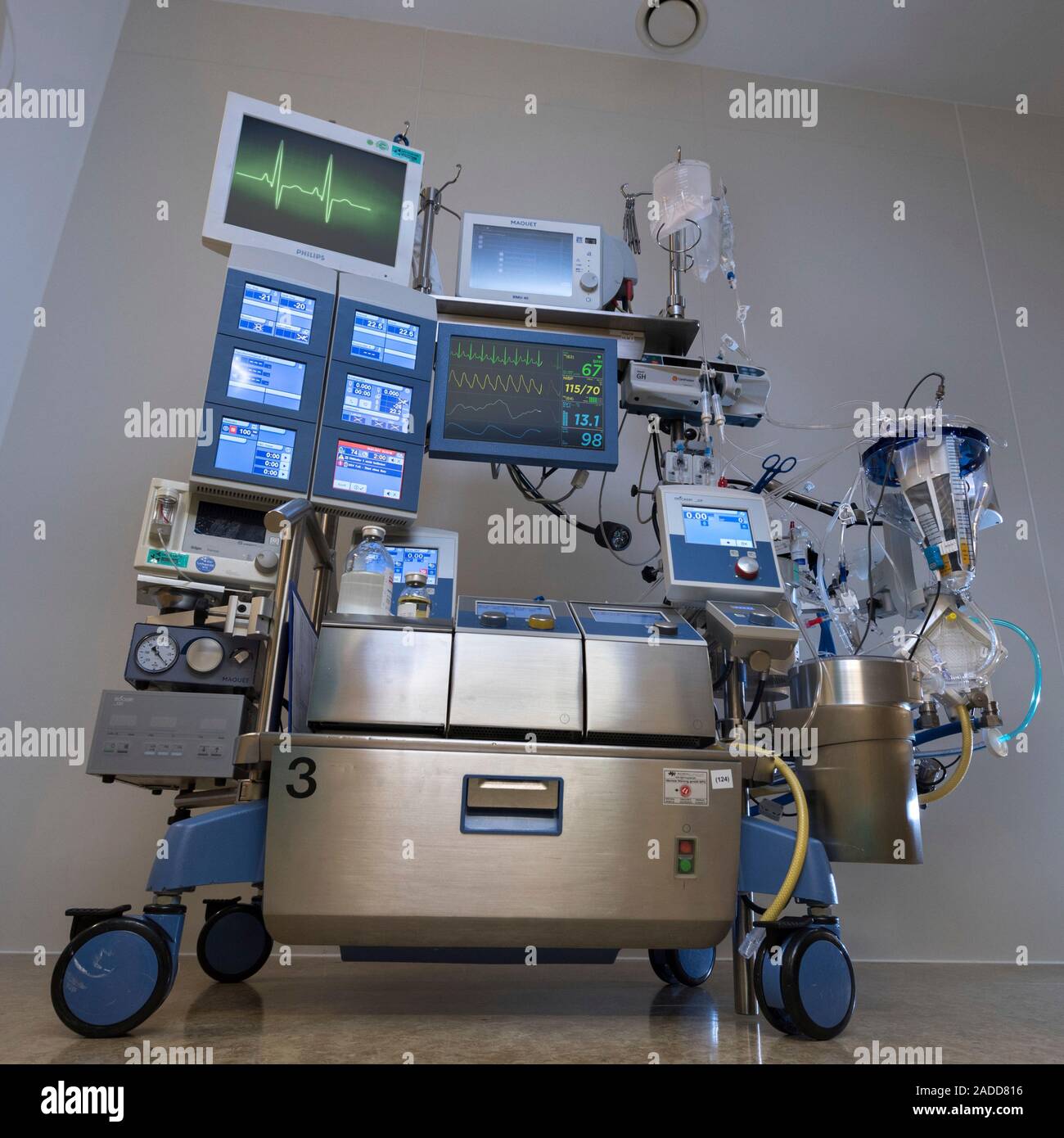 Machine coeur-poumon. Cette machine sera utilisée pour la circulation ...