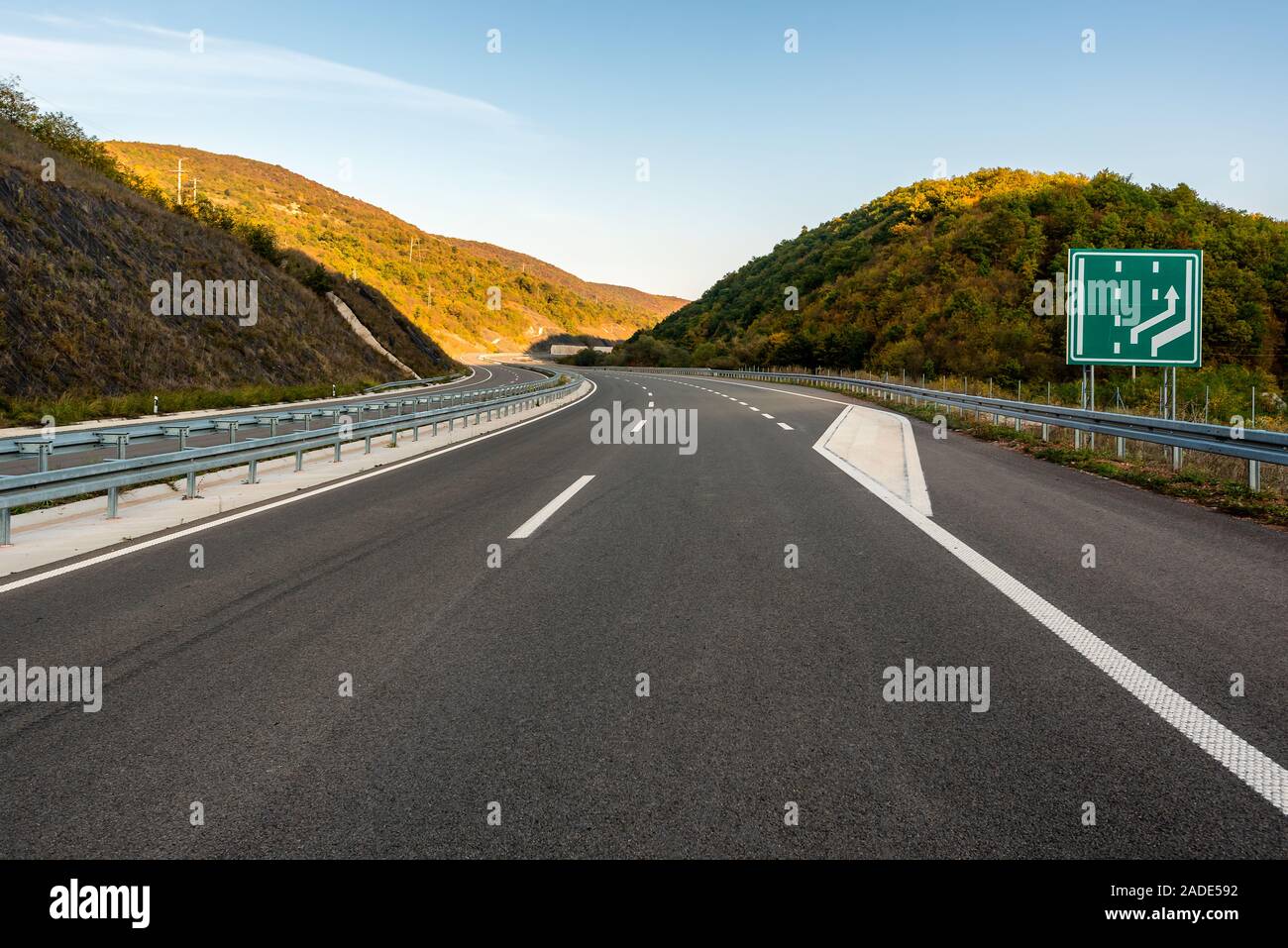 Asphalte silencieux Banque de photographies et d’images à haute ...