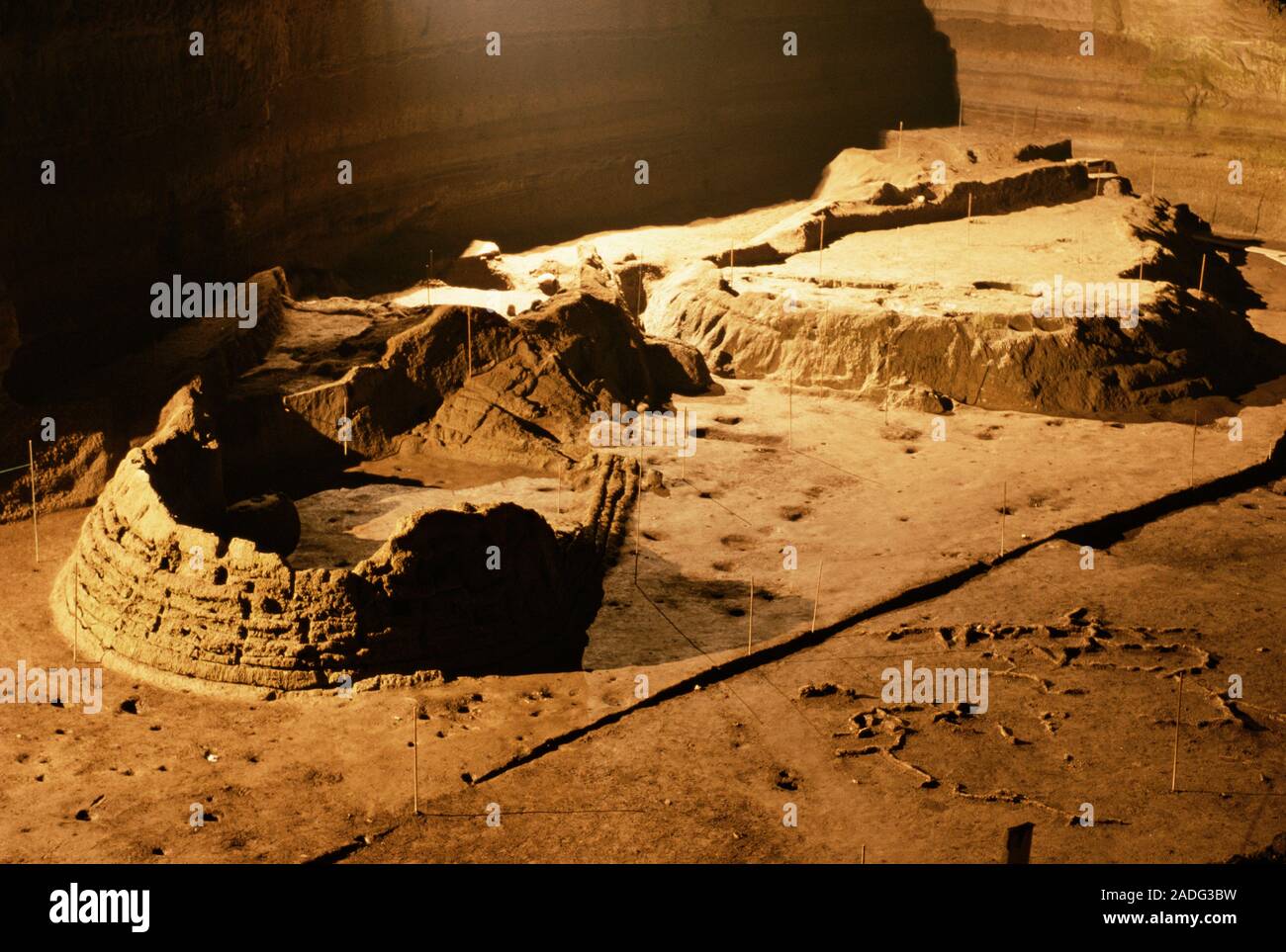 L'Âge de Bronze du site archéologique. La boue volcanique d'excavation ...