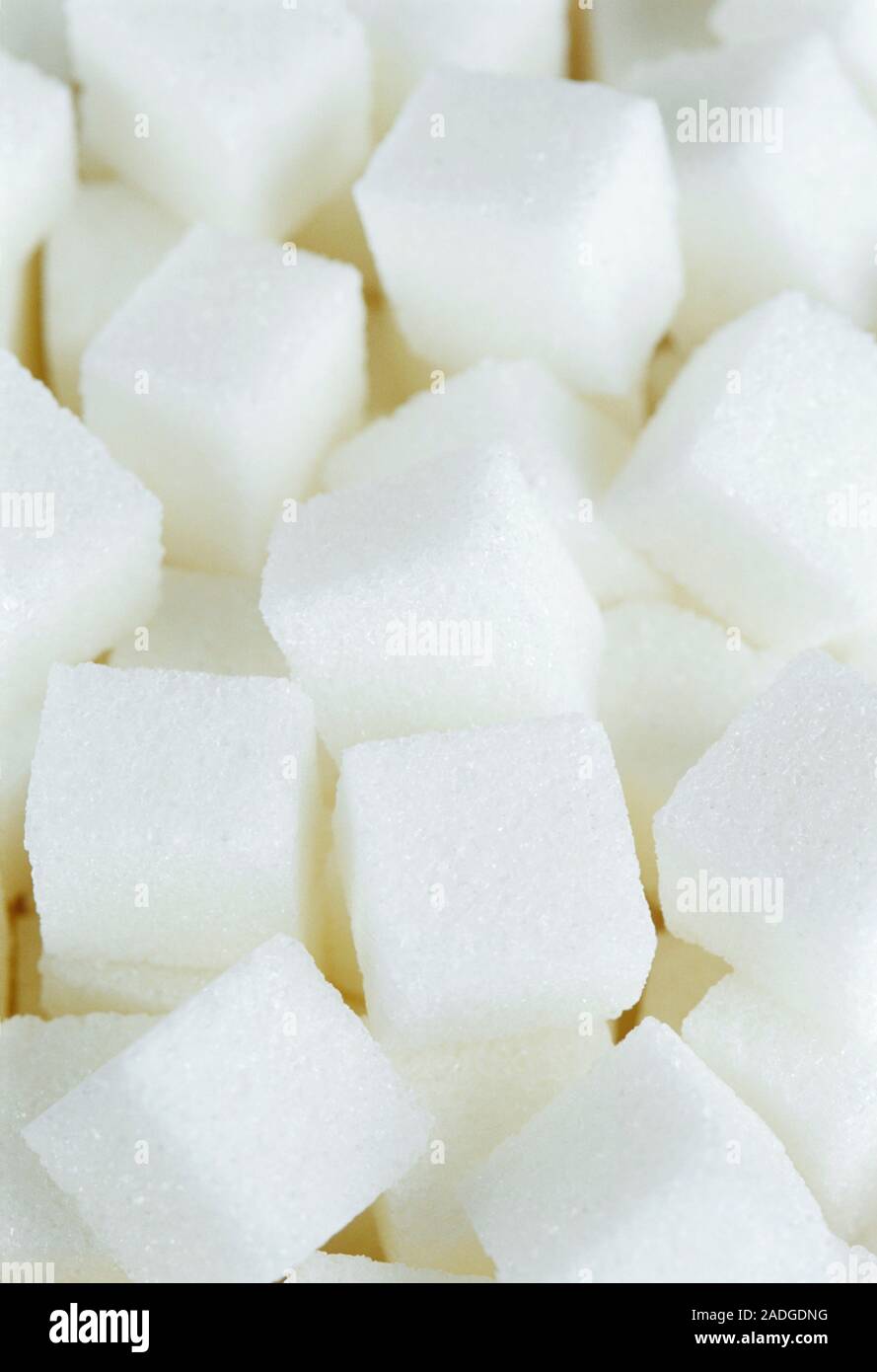 Cubes de sucre. Pile de cubes de sucre blanc raffiné. Les cubes sont ...