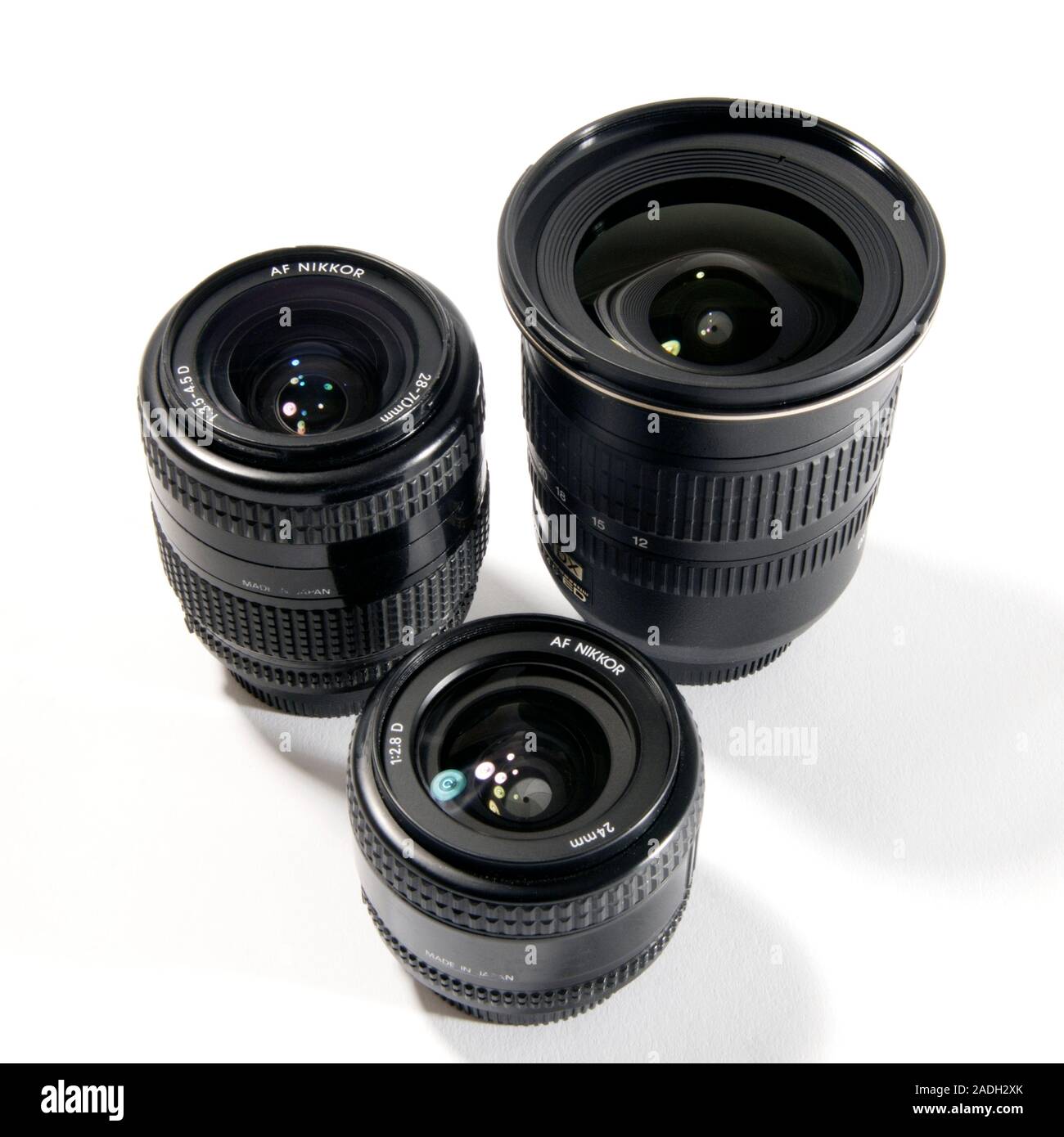 Les objectifs d'appareil photo. Vu voici un objectif fixe grand angle ...