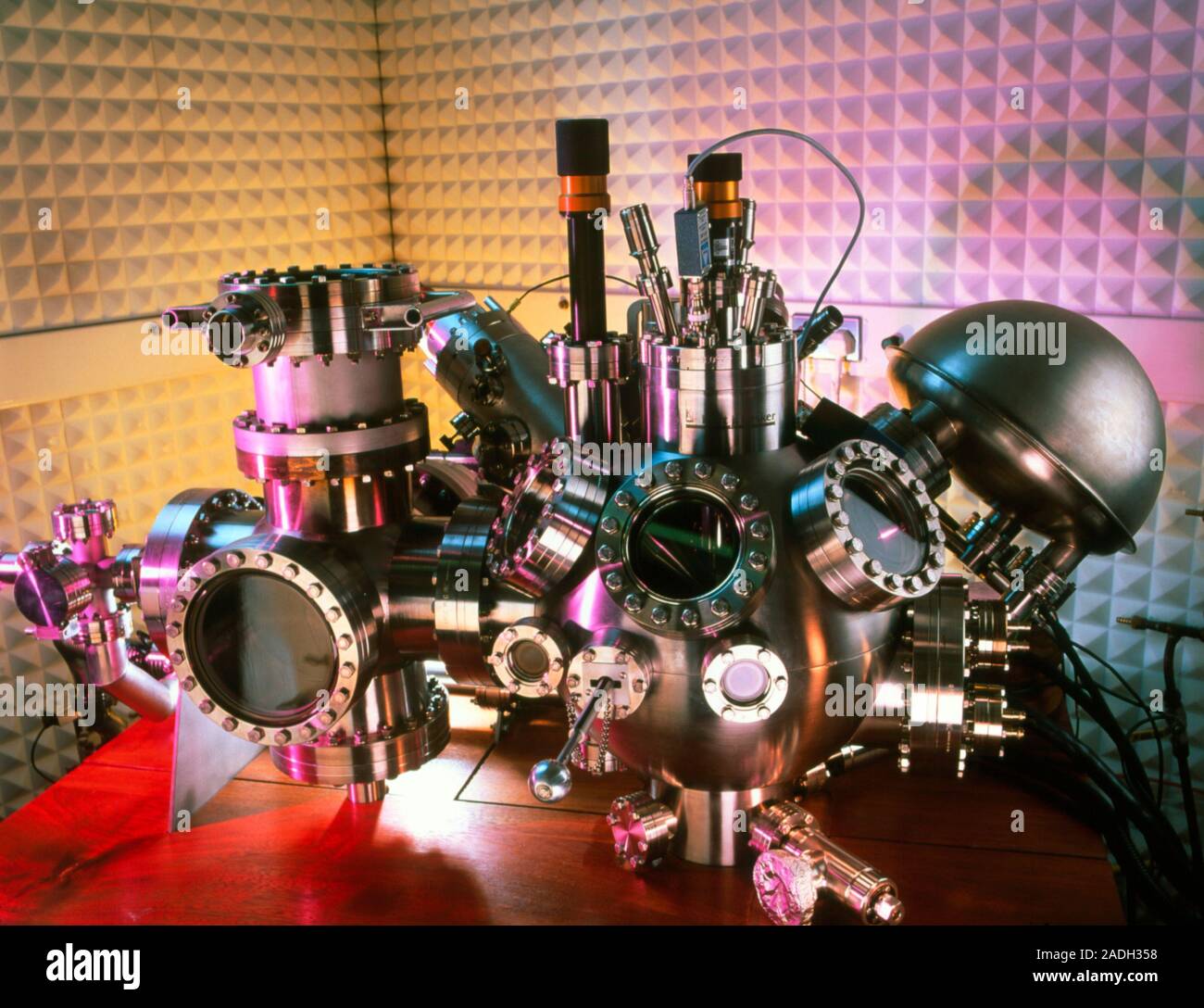 Microscope électronique à balayage. Et microscope électronique à ...