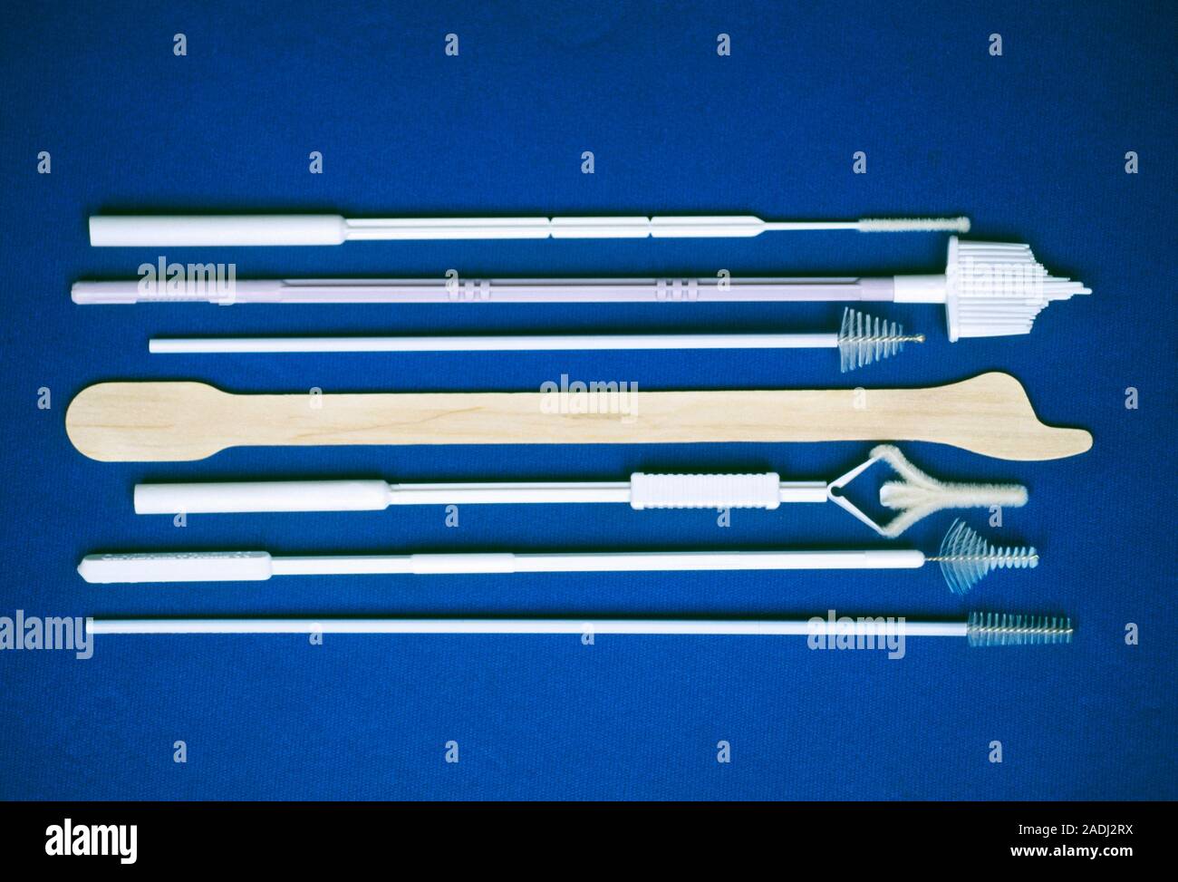 La souillure cervicale spatules. Différents types de spatule qui sont ...