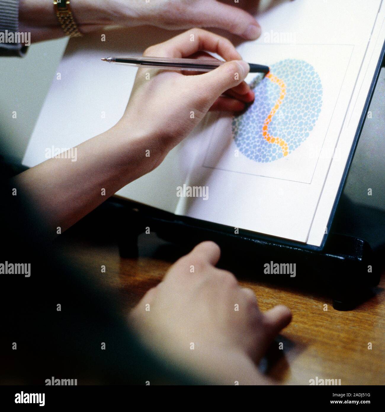 Test de daltonisme. Carte utilisée pour vérifier la présence de l ...