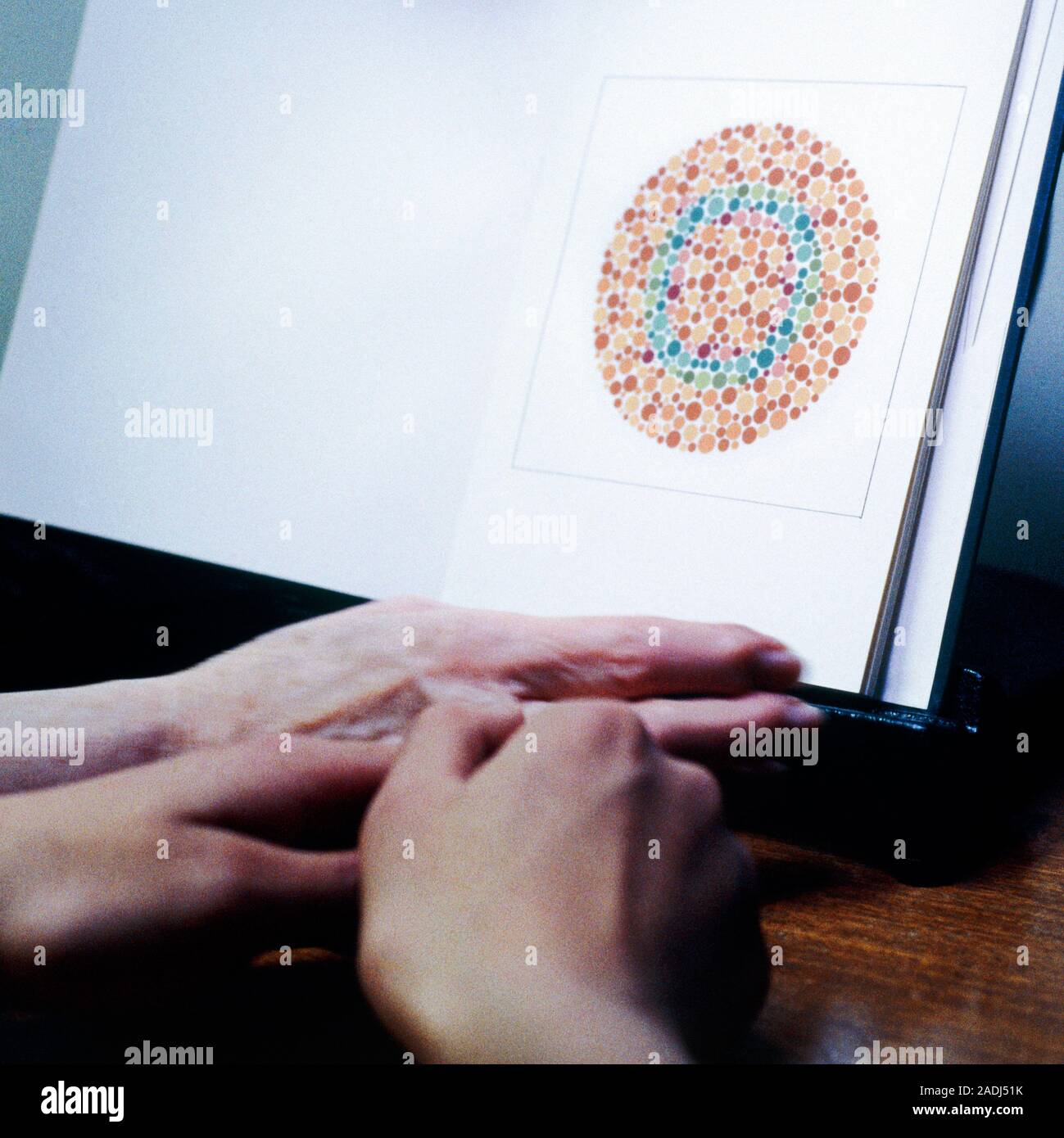 Test de daltonisme. Carte utilisée pour vérifier la présence de l ...