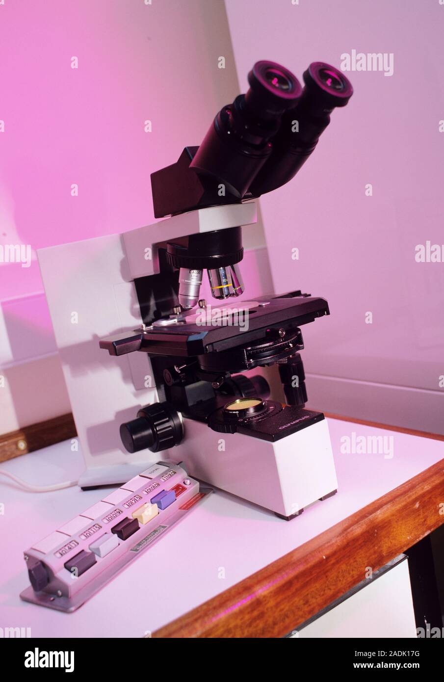 Le nombre de spermatozoïdes. Microscope optique utilisé pour compter ...