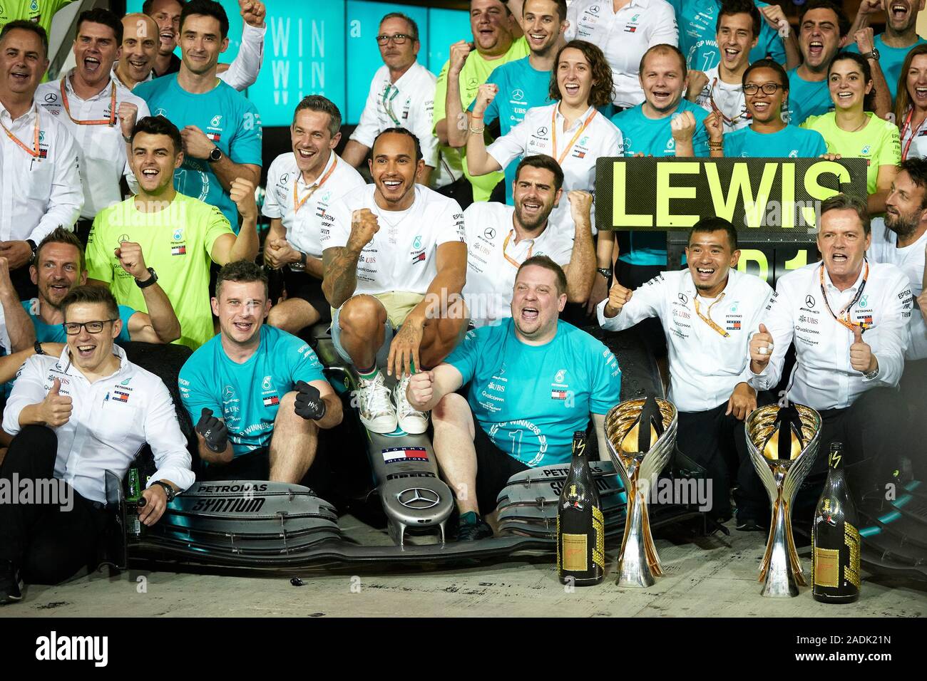 Mercedes AMG Petronas F1 Team pilote britannique Lewis Hamilton célèbre ...