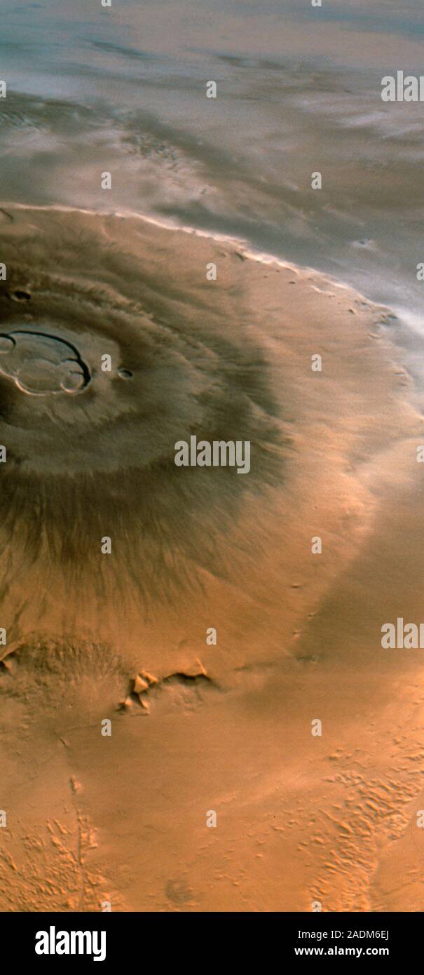 Le volcan Olympus Mons. Couleur claire Mars Global Surveyor (MGS) de l ...