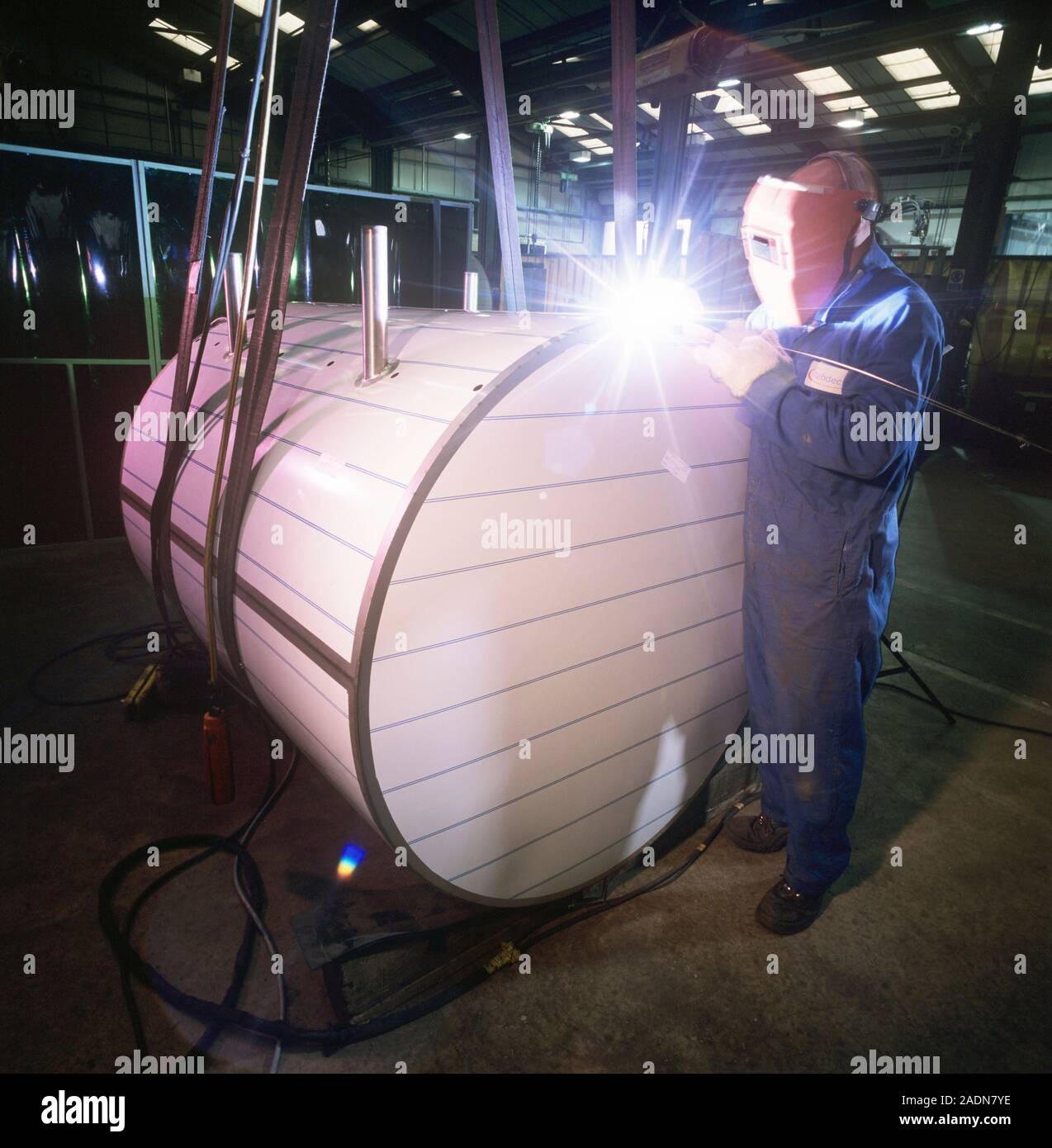 La soudure. Un réservoir d'étanchéité soudeur. La soudure est le ...