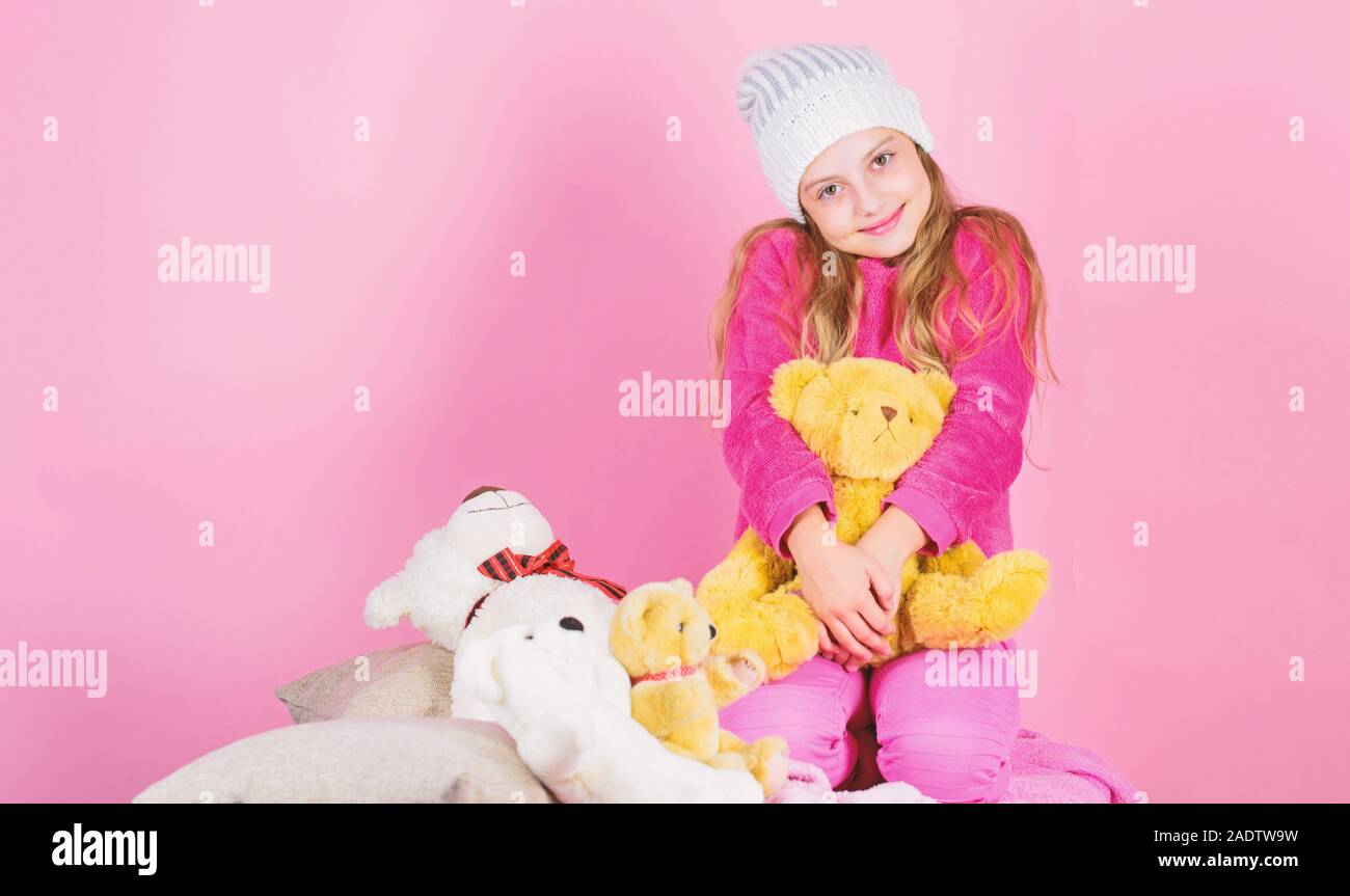 Pièces jointes à unique des animaux en peluche. Kid petite fille jouer ...