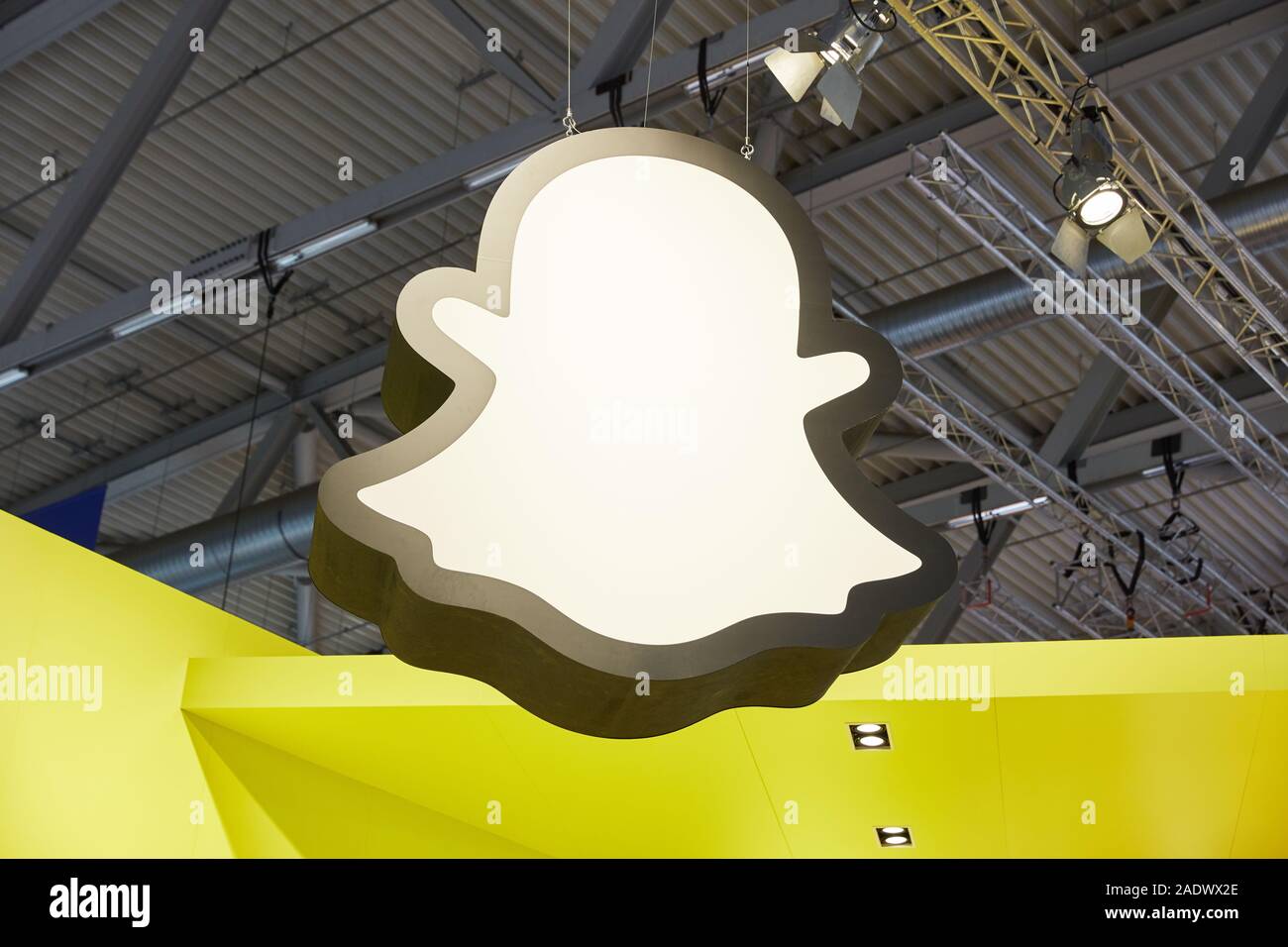 Snapchat logo Banque de photographies et d’images à haute résolution ...