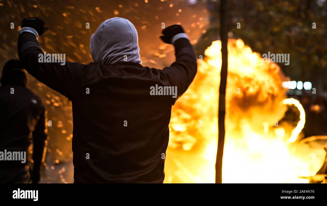 Un feu ardent Banque de photographies et d’images à haute résolution ...