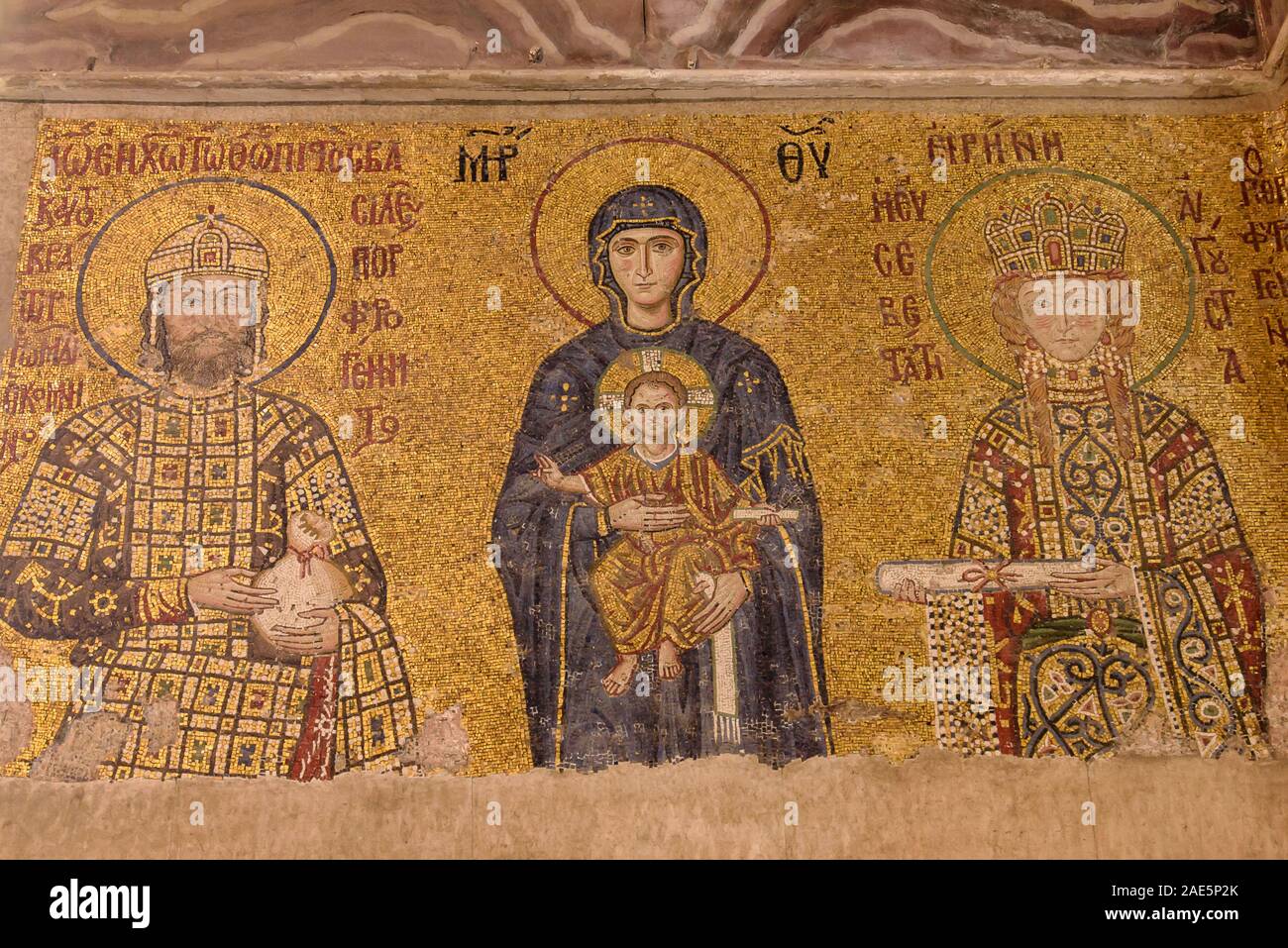 Mosaïque représentant la Vierge Marie et le Christ dans la Basilique Sainte Sophie, ancienne ...