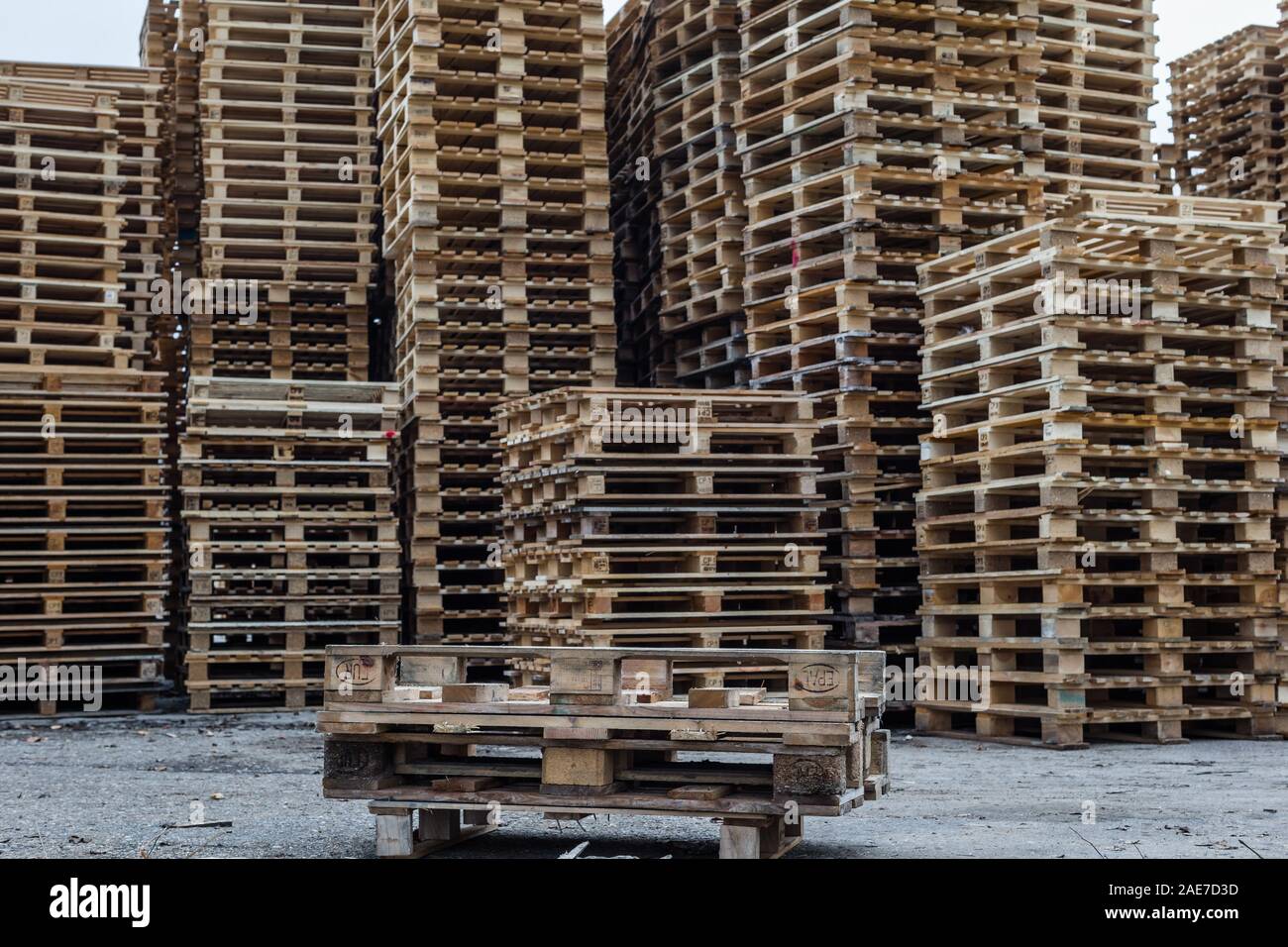 Piles de palettes Banque de photographies et d’images à haute ...