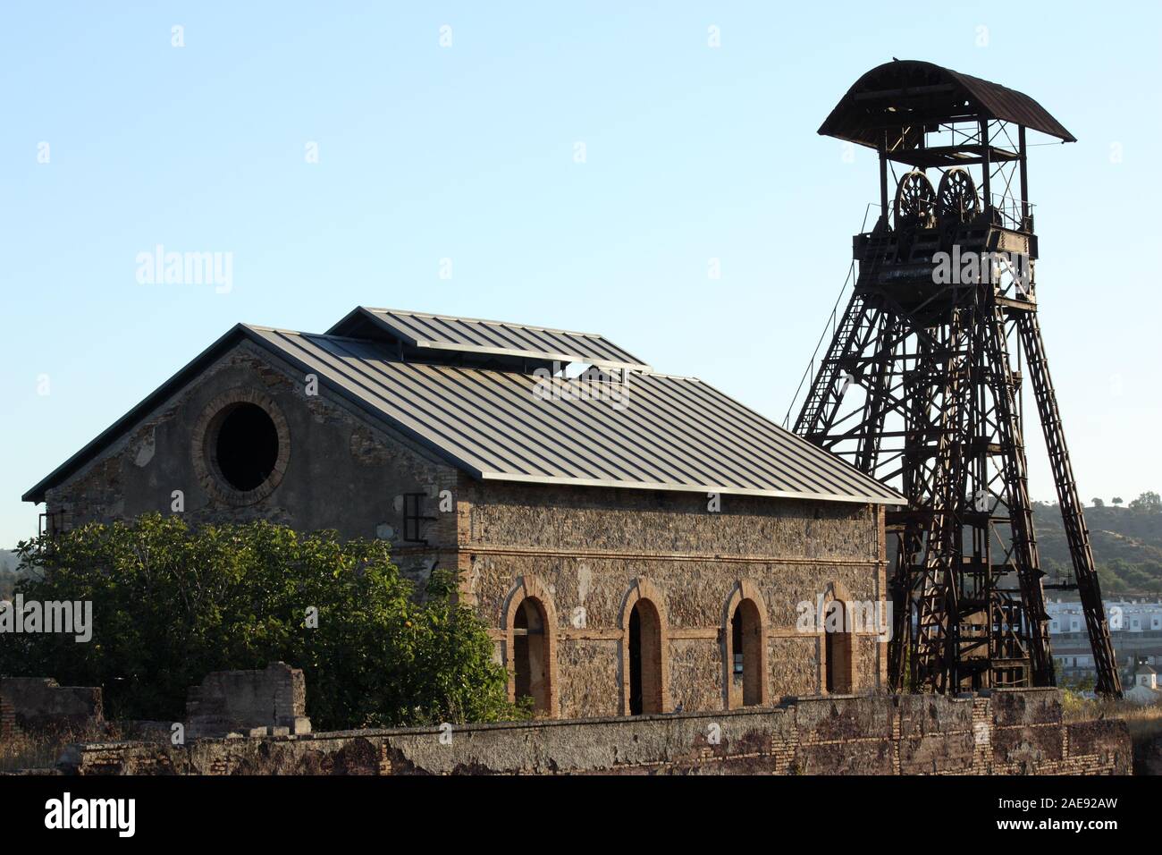 Ancienne mine de charbon. Treuil et salle des machines Photo Stock - Alamy