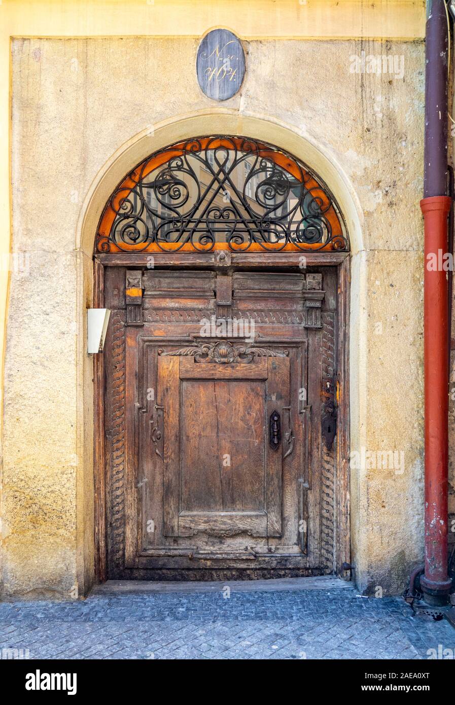 Porte en treillis en bois Banque de photographies et d’images à haute ...