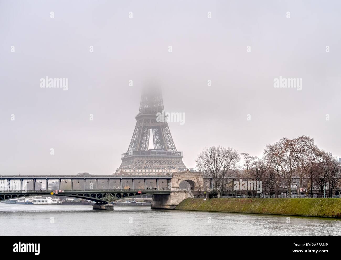 Pont de bir hakeim tour eiffel Banque de photographies et d’images à haute résolution - Alamy