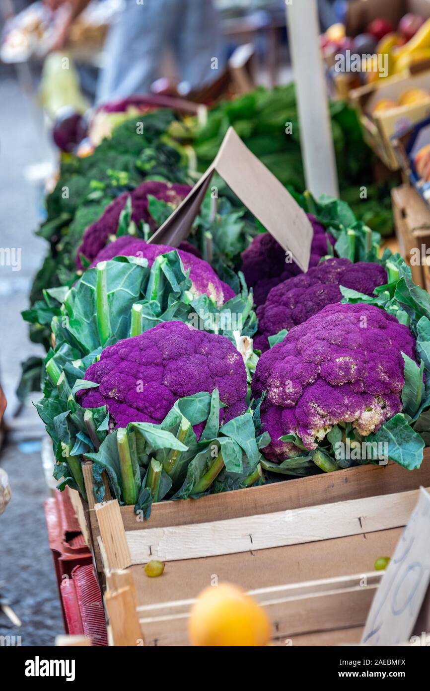 Chou fleur de violette sicilienne Banque de photographies et d’images à ...