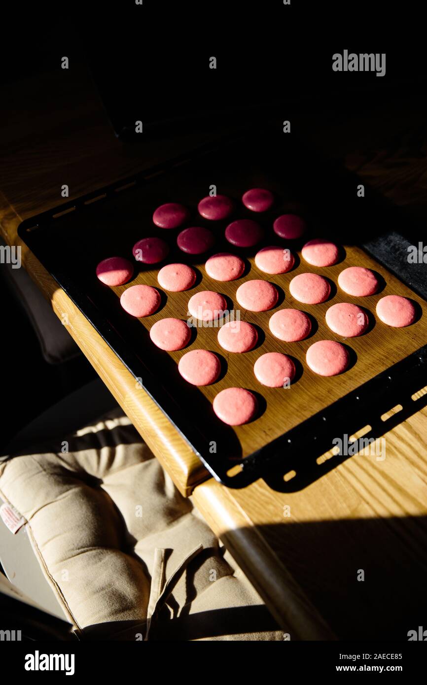 Macaron français master class de cuisson dans une cuisine avec ...