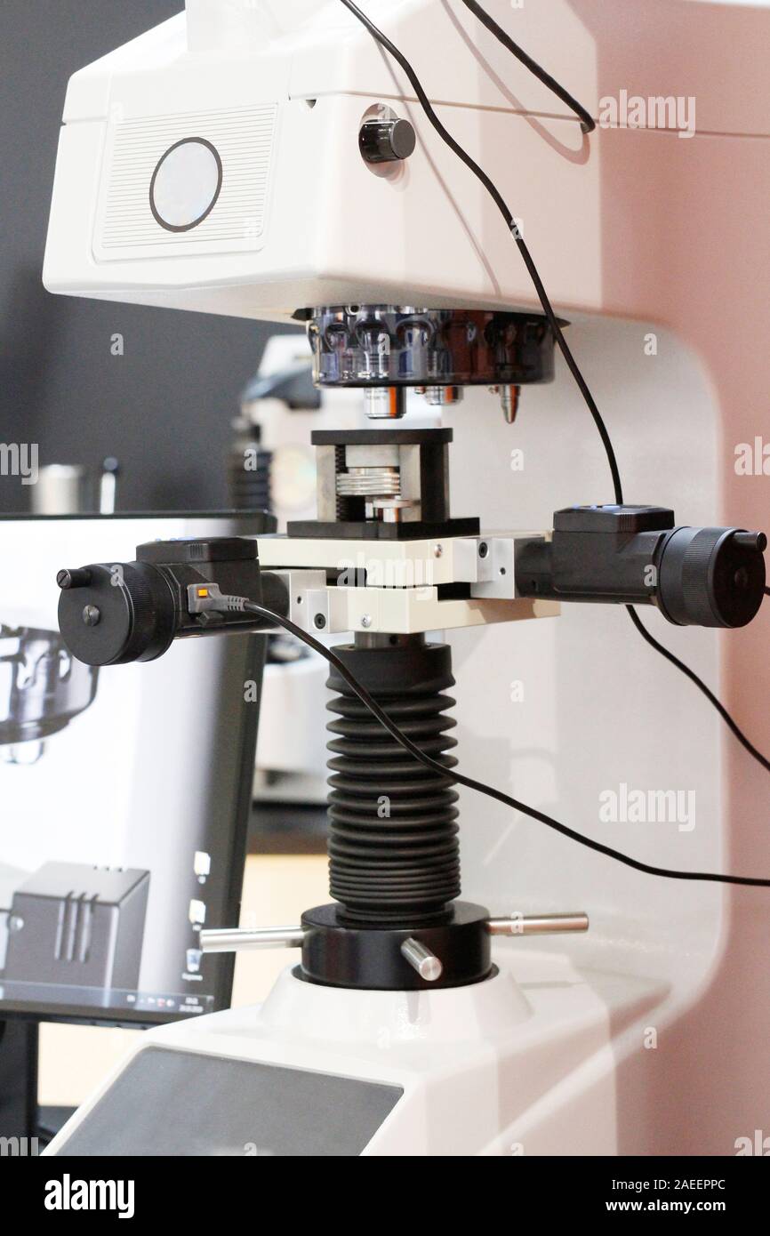 Essais de matériaux avancés. Machines et équipements de laboratoire de ...