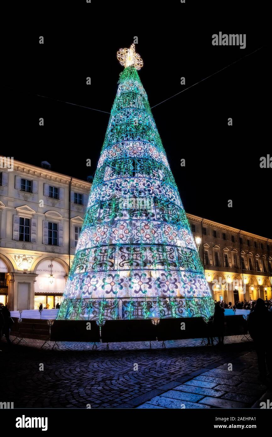Albero di natale luminoso Banque de photographies et d’images à haute ...