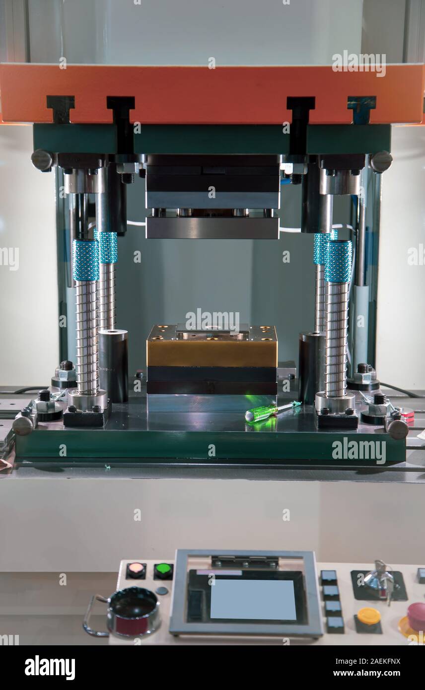 Processus d'estampage Banque de photographies et d’images à haute ...