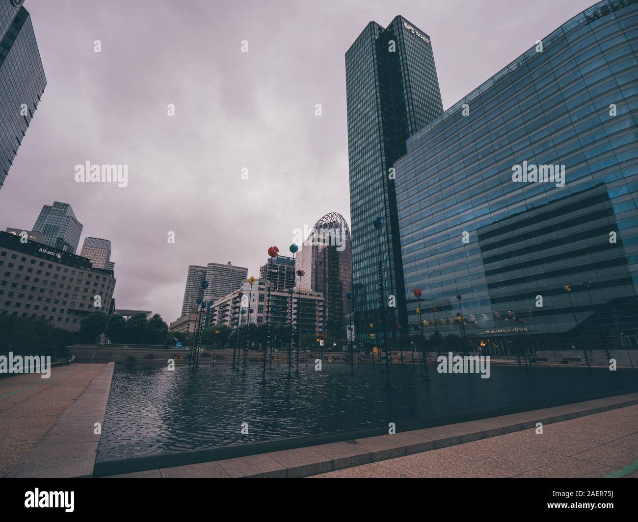 Gratte ciel à paris la defense Banque de photographies et d’images à ...
