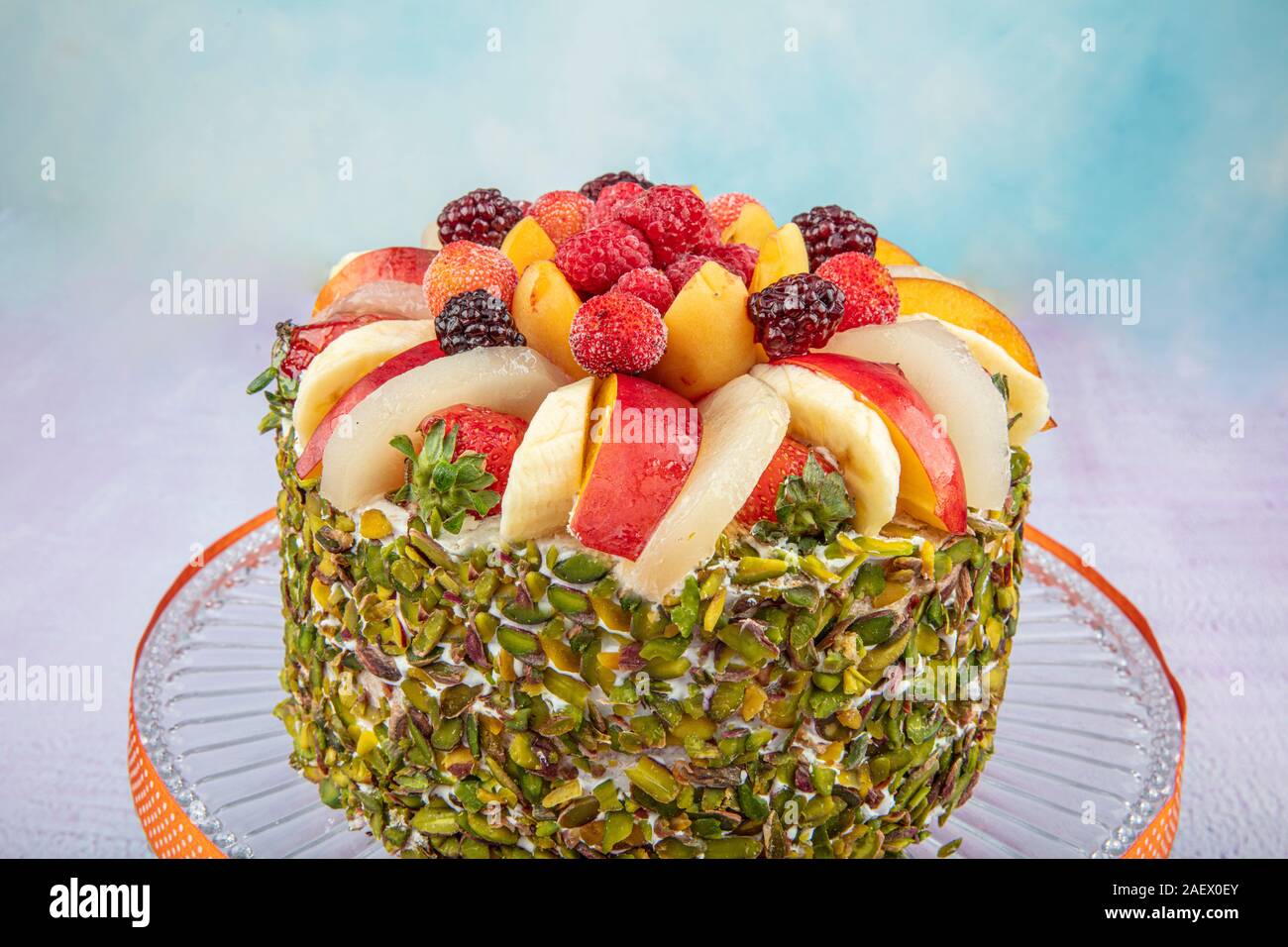 Gâteau de fruits mélangés. Gâteau d'anniversaire / anniversaire gâteau ...