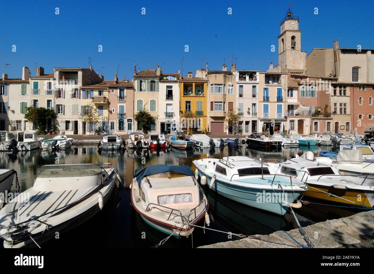 Vieux Port et bassin du Canal, Le Miroir aux oiseaux, à Martigues, connu comme la Venise de ...