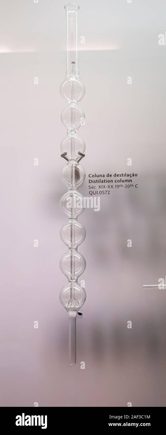 Distillation column Banque de photographies et d’images à haute ...